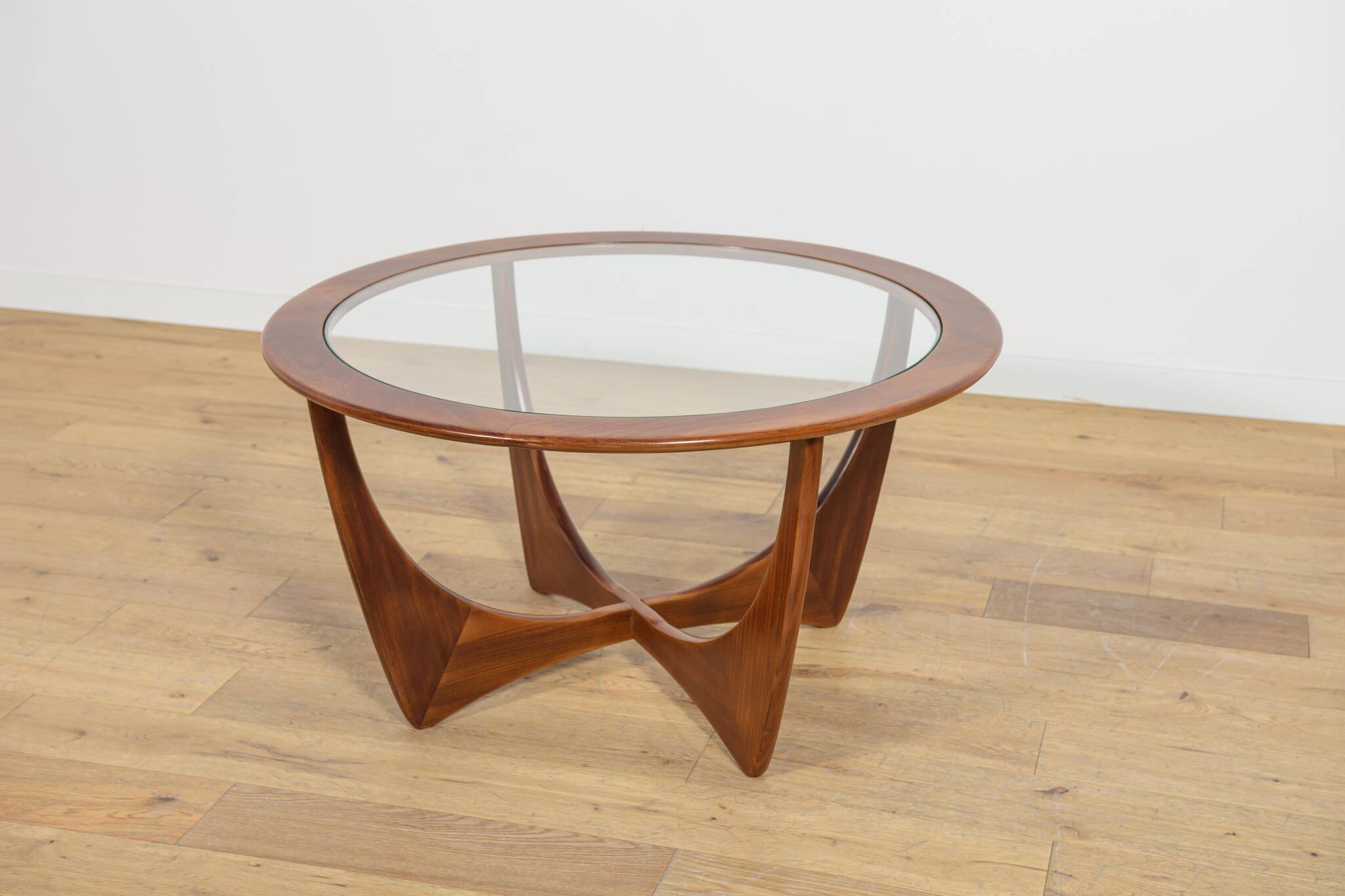 Table basse ronde Astro en teck par Victor Wilkins pour G-Plan, Royaume ...