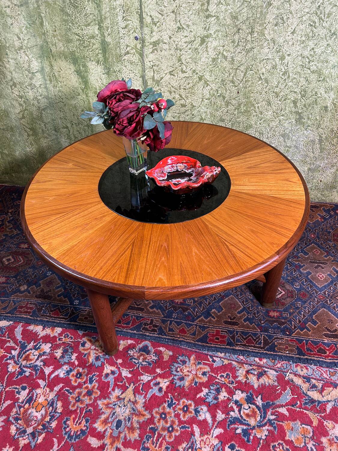 Table basse ronde GPlan en teck vintage rétro du milieu du siècle | Selency