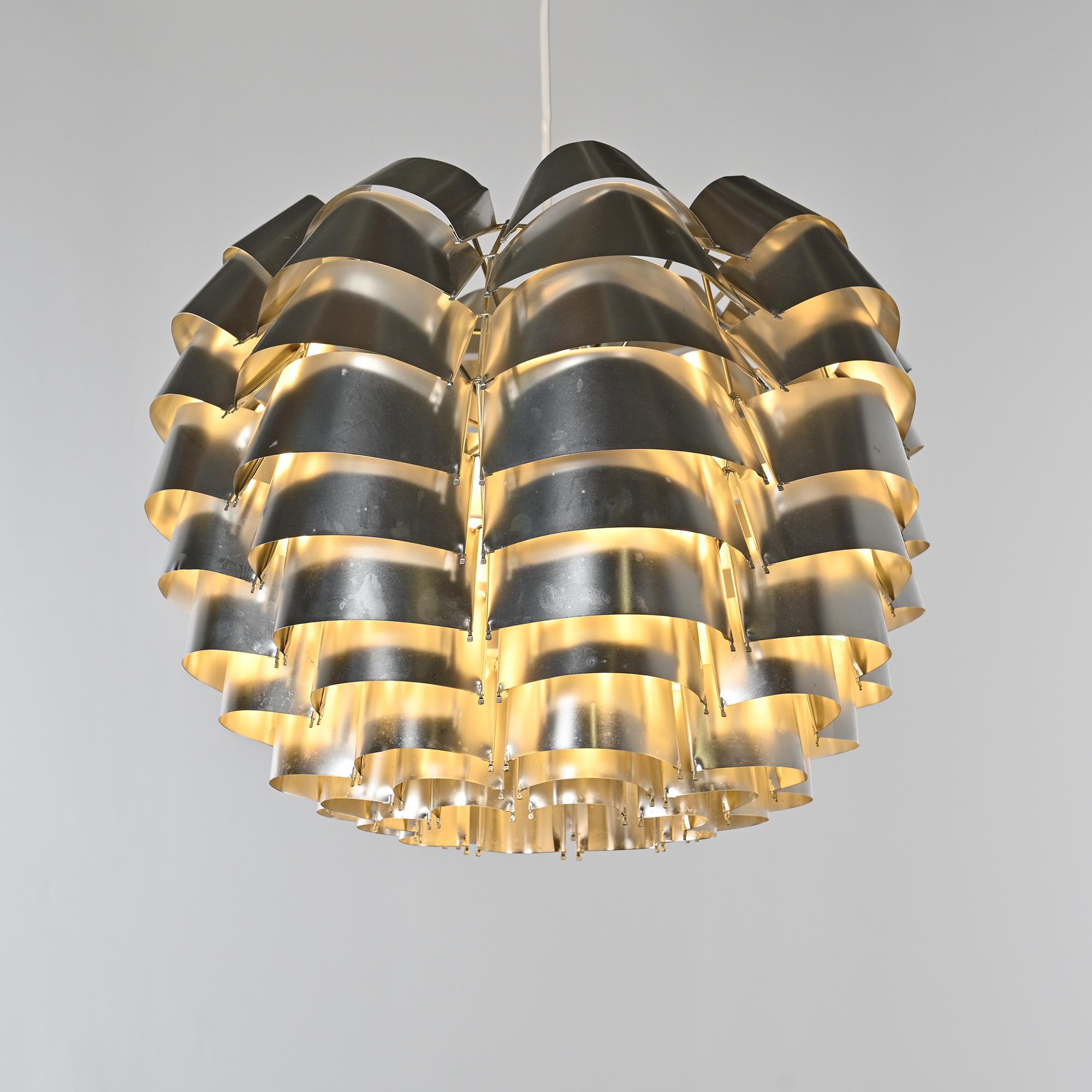 Suspension modèle Orion en aluminium par Max Sauze, France, circa 1970 ...