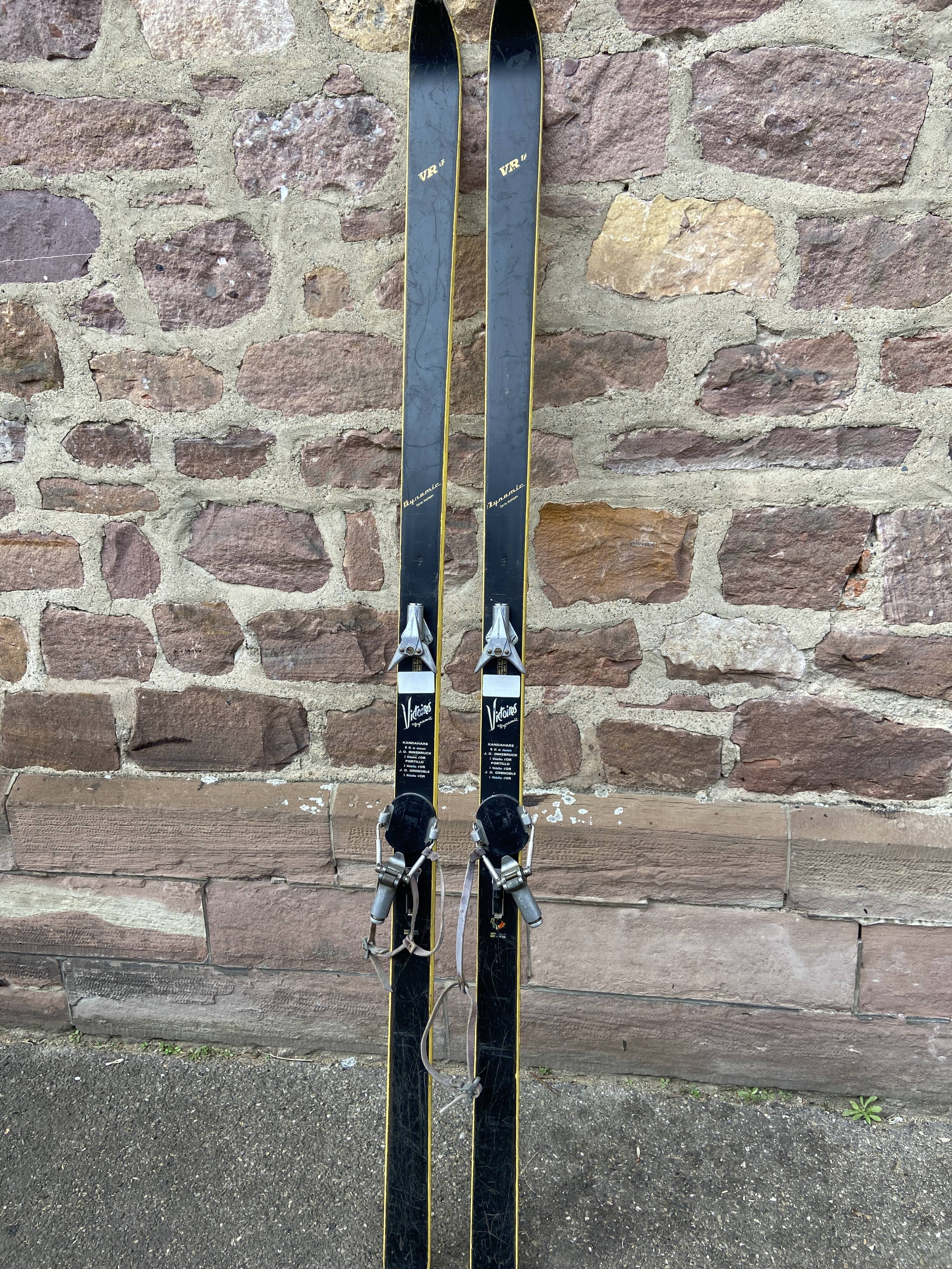 Pair of vintage wooden ski 60-70s dynamic vr17 | Selency