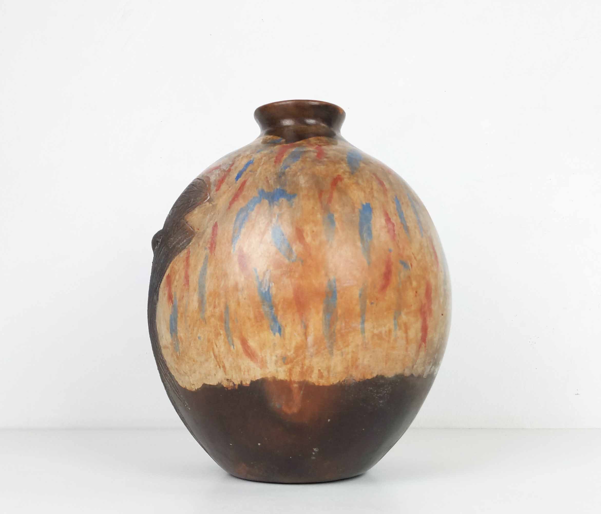 Vase ovoïde en terre cuite péruvienne de style Mochica, signe vicente ...