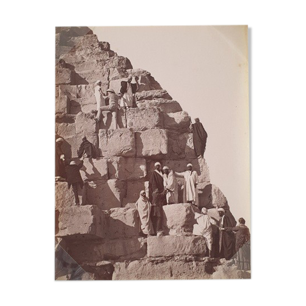 Photographie, tirage albuminé - Ascension de la pyramide de Khéops ...