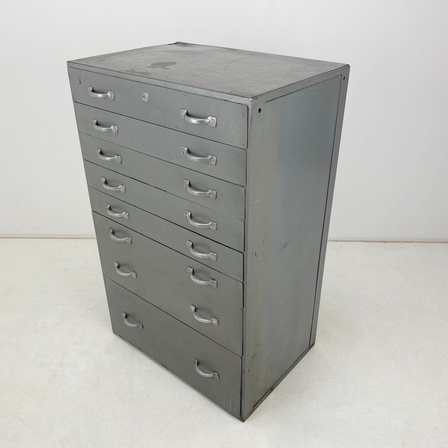 Commode industrielle vintage, années 1950 | Selency