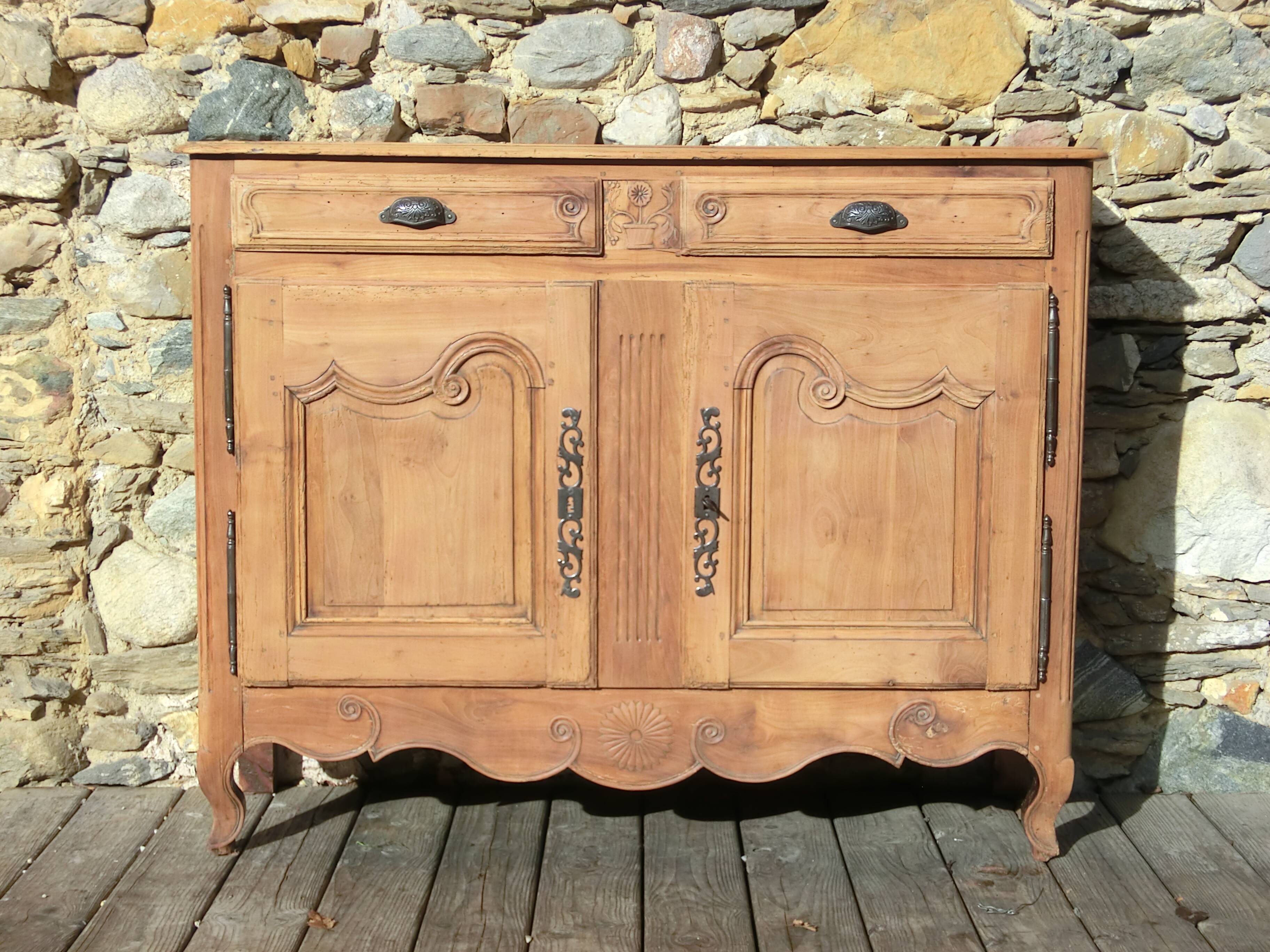 Ancien buffet de campagne massif - Style Louix XV | Selency