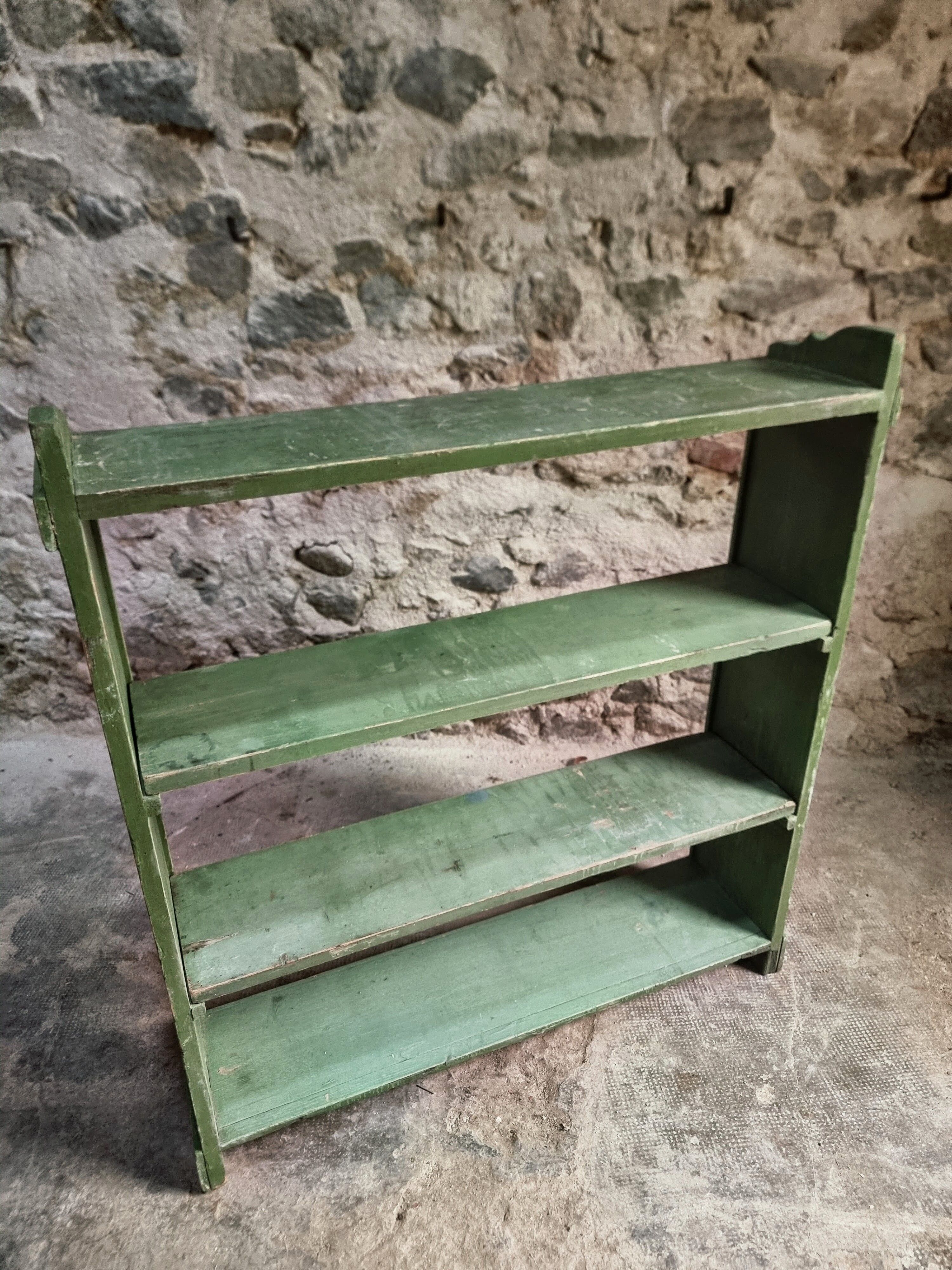 Étagère ouverte vintage en pin, peinture verte sauge d'origine, vers ...
