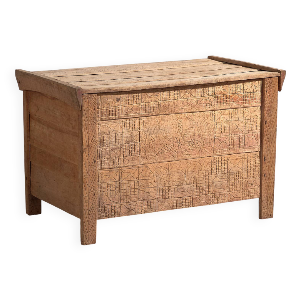 Ancien coffre en bois sculpté (c.1920) | Selency