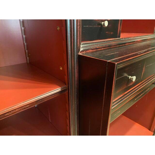 Bibliothèque classique des années 1980 de haut artisanat italien des années 80 avec étagère ou ...