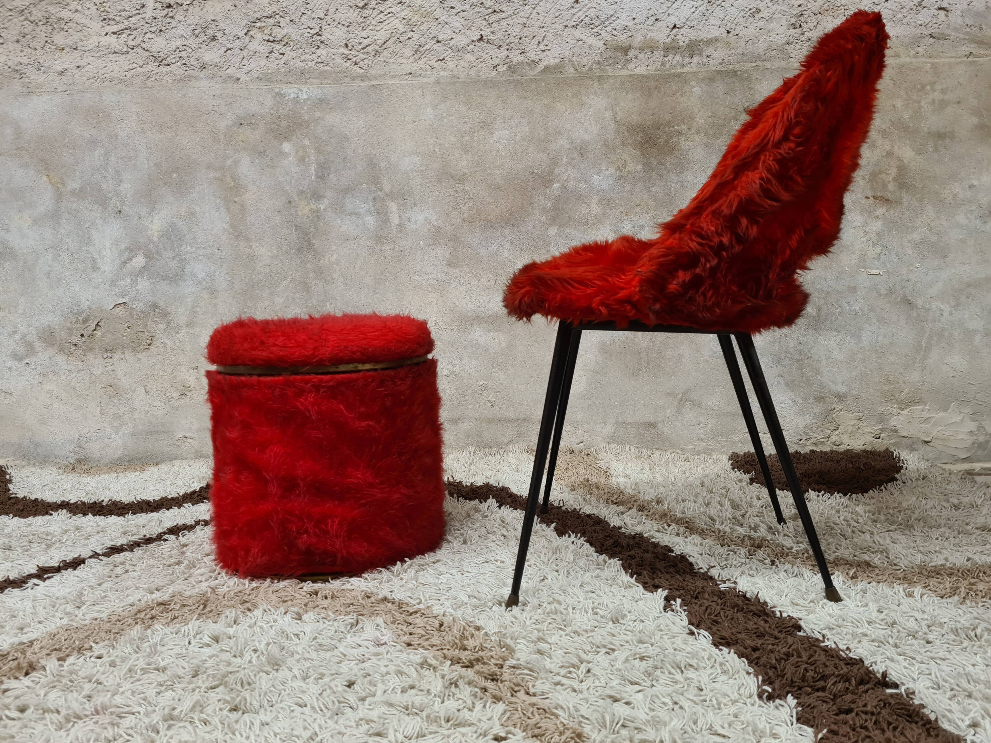 Chaise pouf coffre moumoute rouge 1970 vintage | Selency
