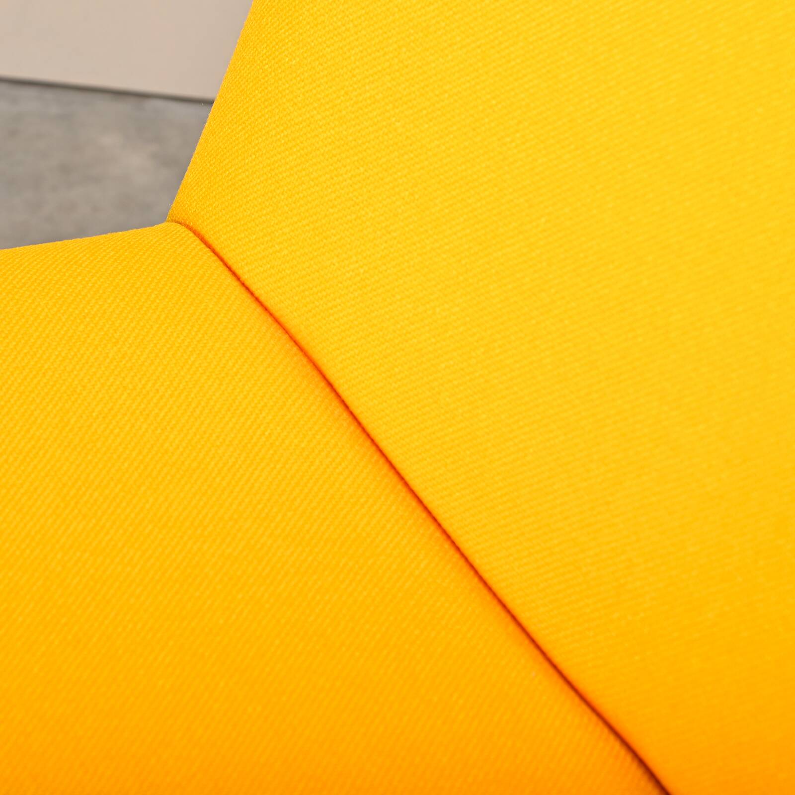 Fauteuil Alky Lounge en tissu jaune de Giancarlo Piretti pour Anonima ...