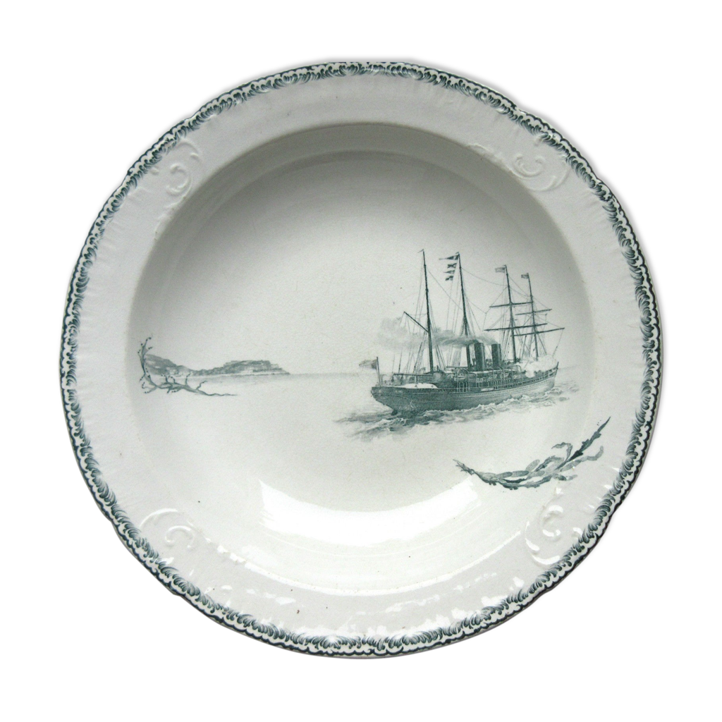 Plat de service creux faïence d'Art XIXe H.B. Choisy le Roi: VOILIER de ...