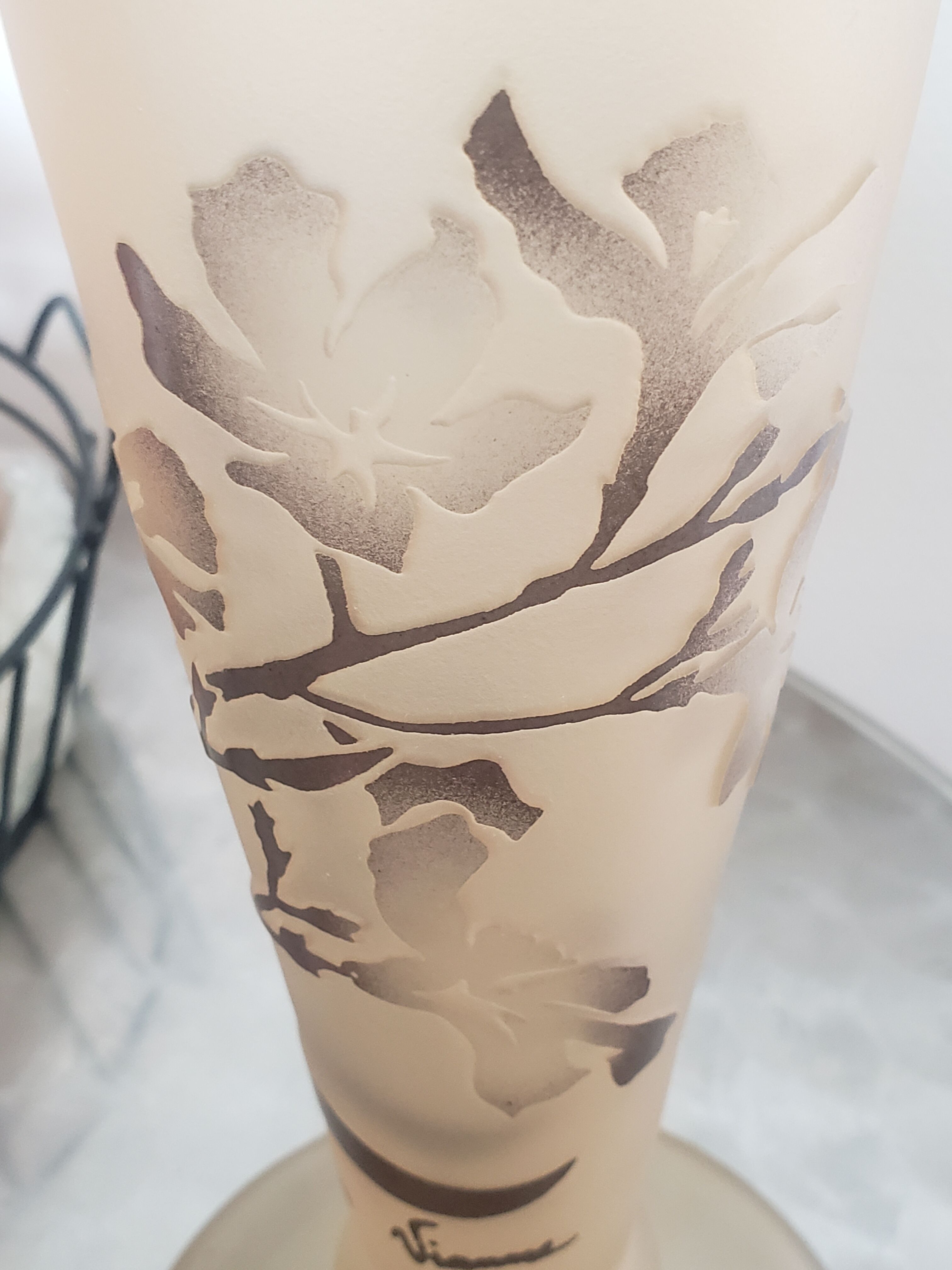 Vase en pâte de verre signé Vianne décor de fleurs | Selency