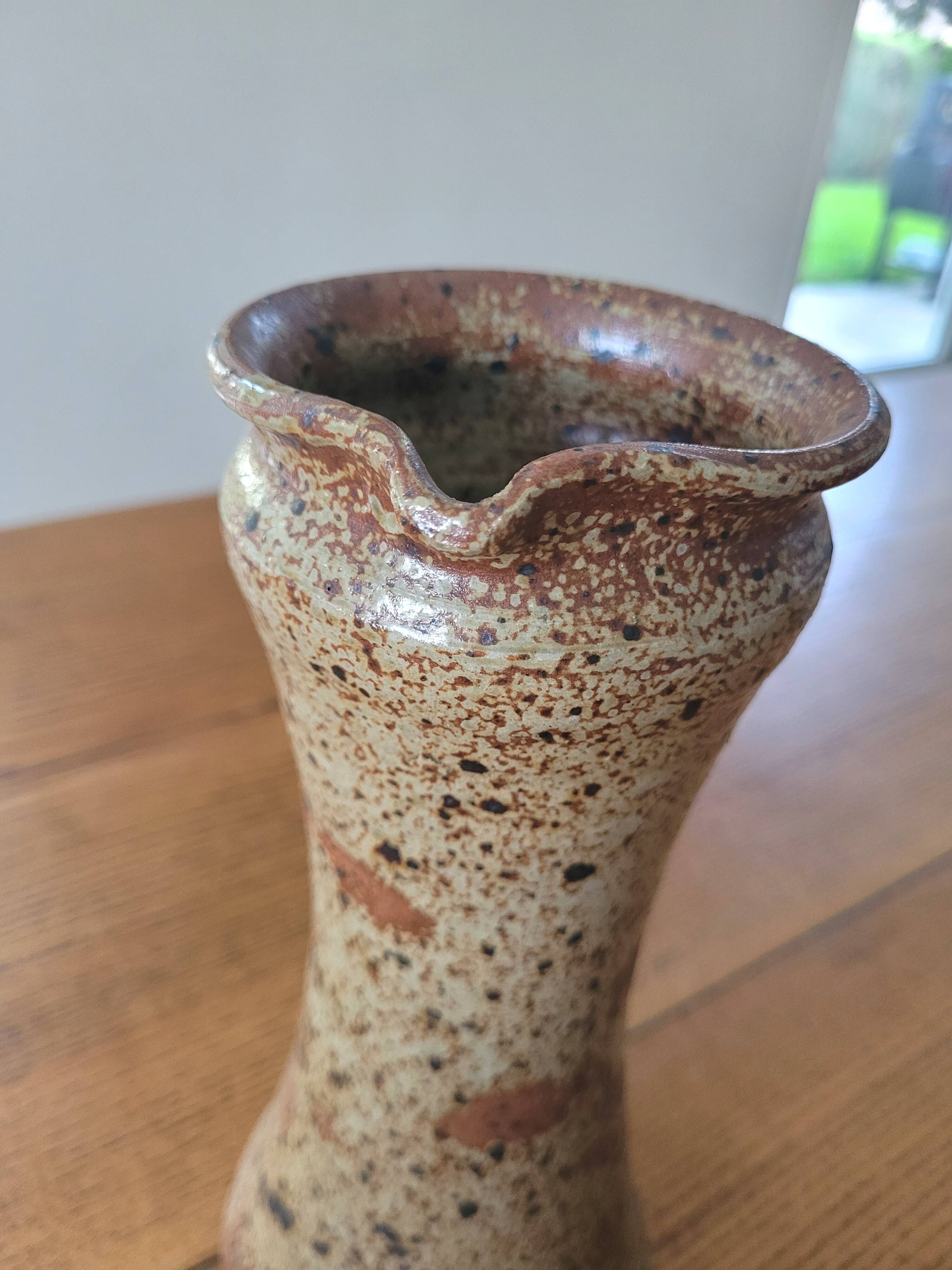 Grand pichet en grès pyrite à anse appliquée | Selency