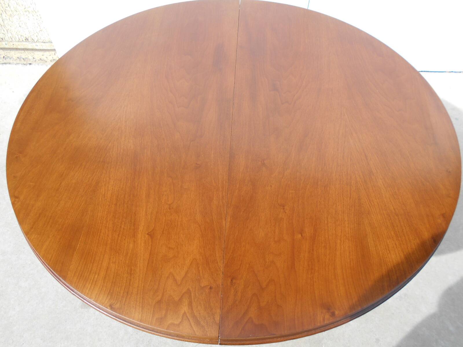 Table ronde avec rallonge intégrée | Selency