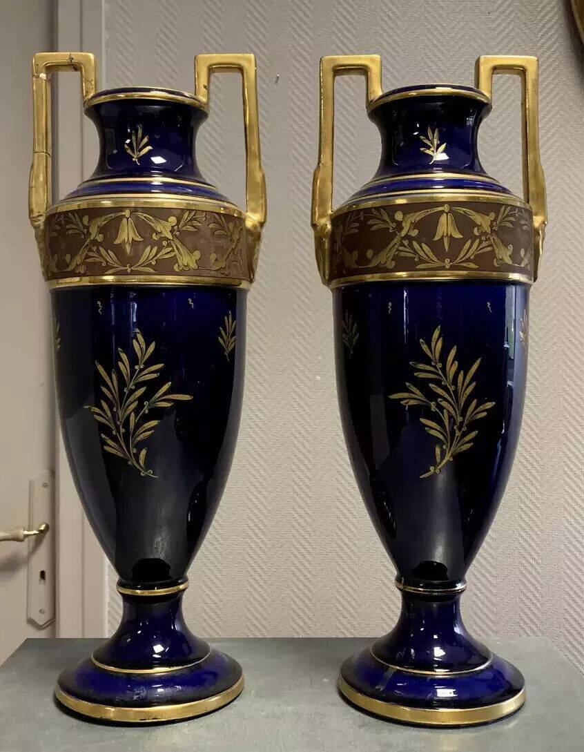 Tours, Jaget et Pinon: paire de grand vases de forme fuseau en faïence ...