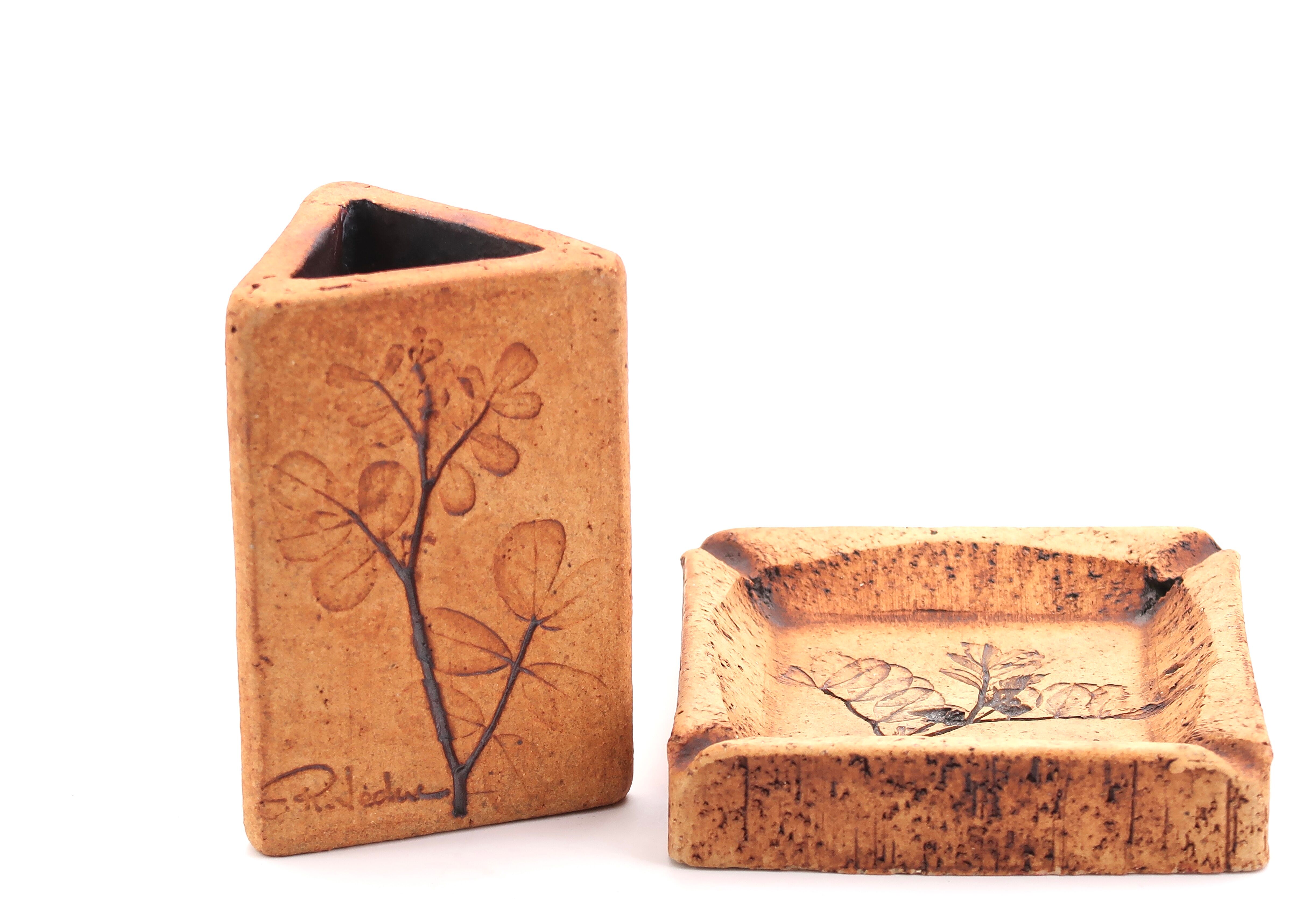 Vase et cendrier herbier en céramique de Raymonde Leduc, Vallauris ...