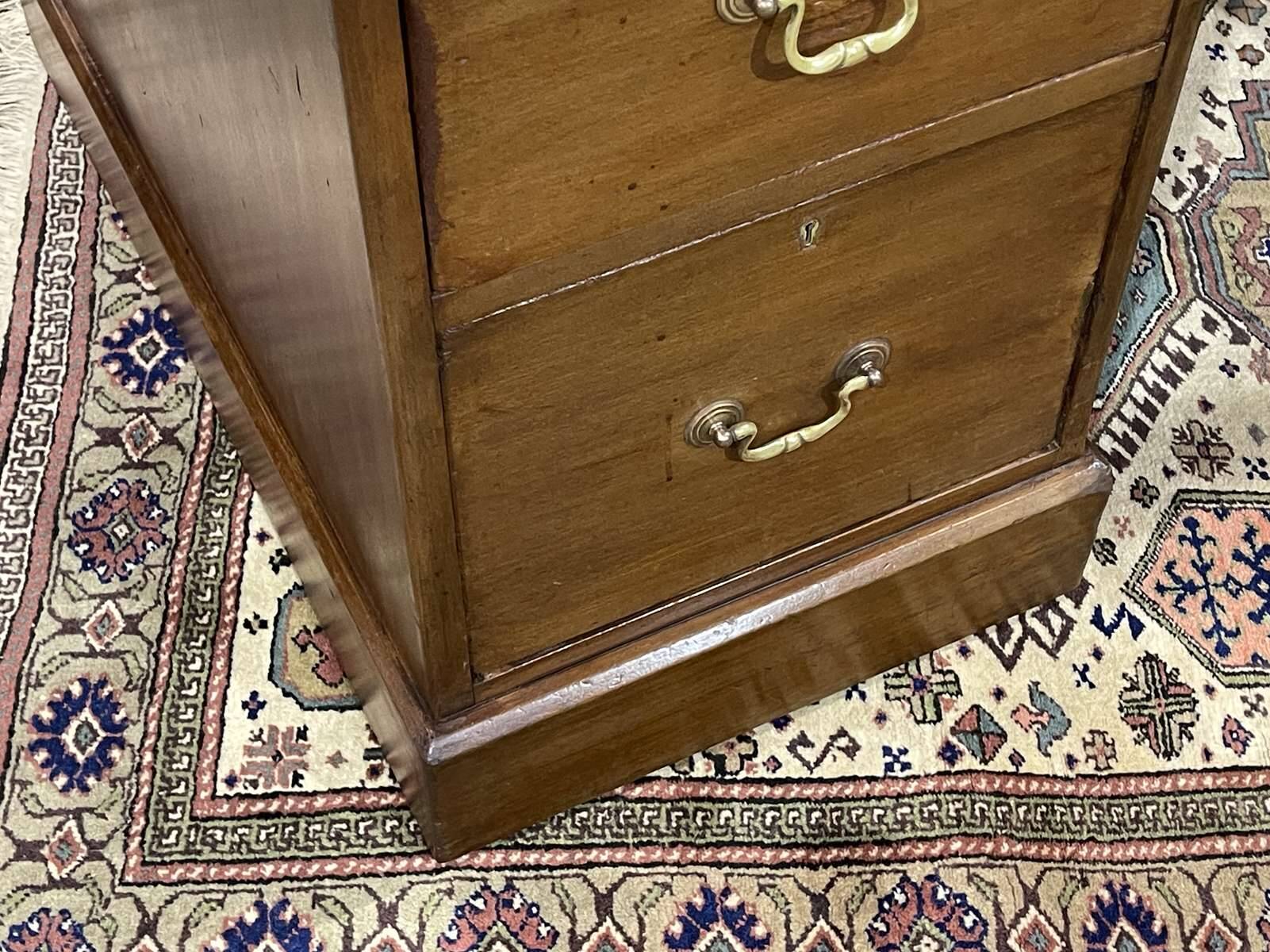 Bureau plat à caissons anglais fin XIXème en acajou et dessus cuir ...