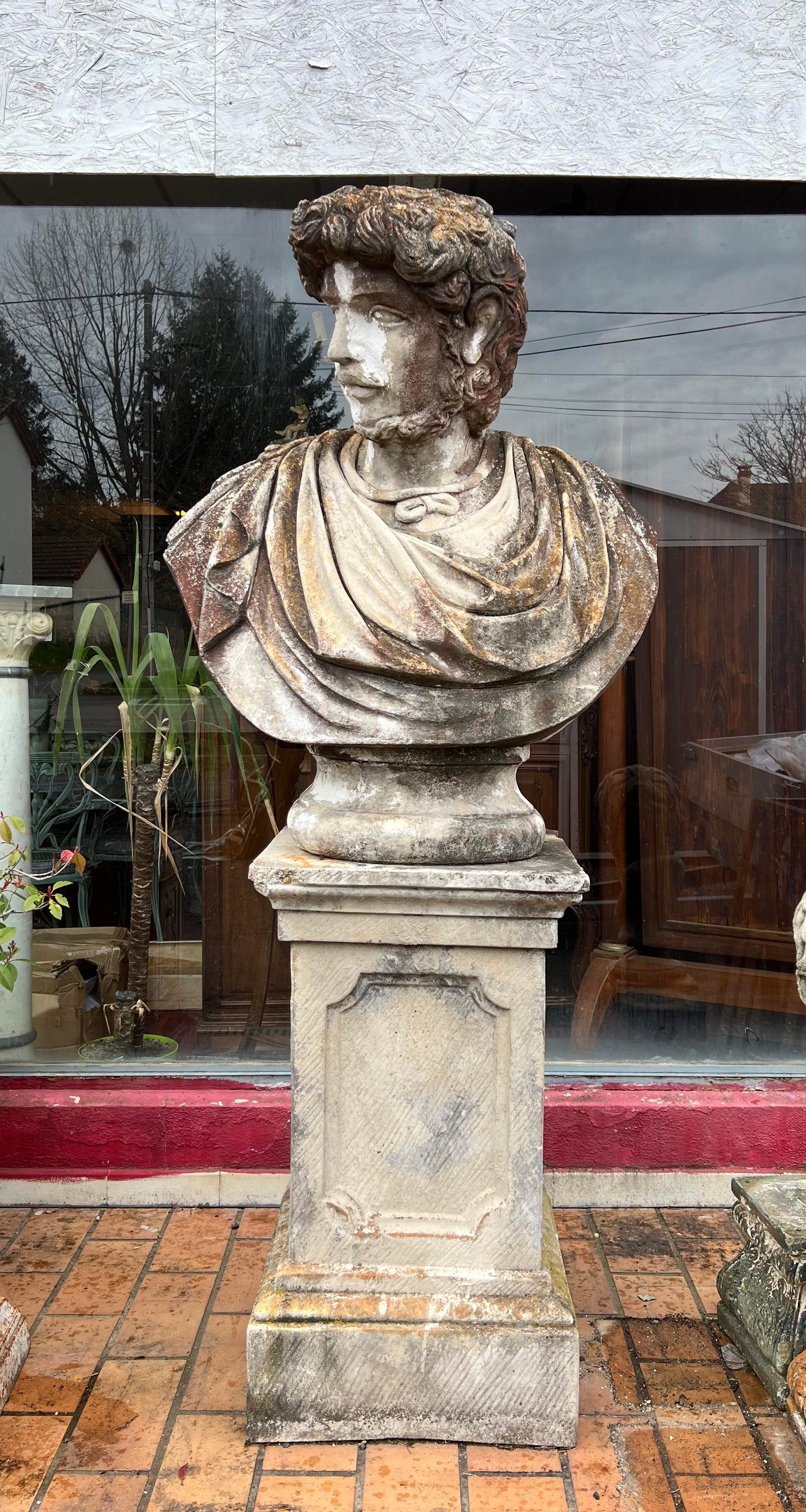 Buste de Laurent de Médicis avec colonne en pierre reconstituée vers ...