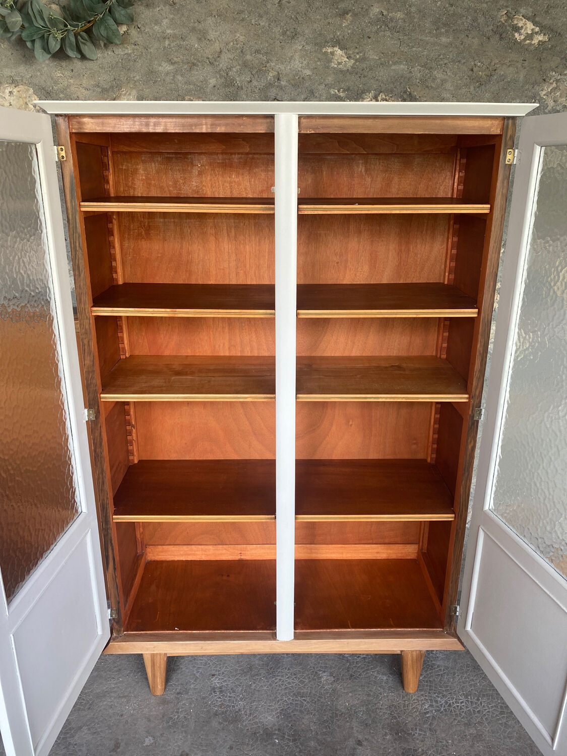 Armoire vitrée repeinte | Selency