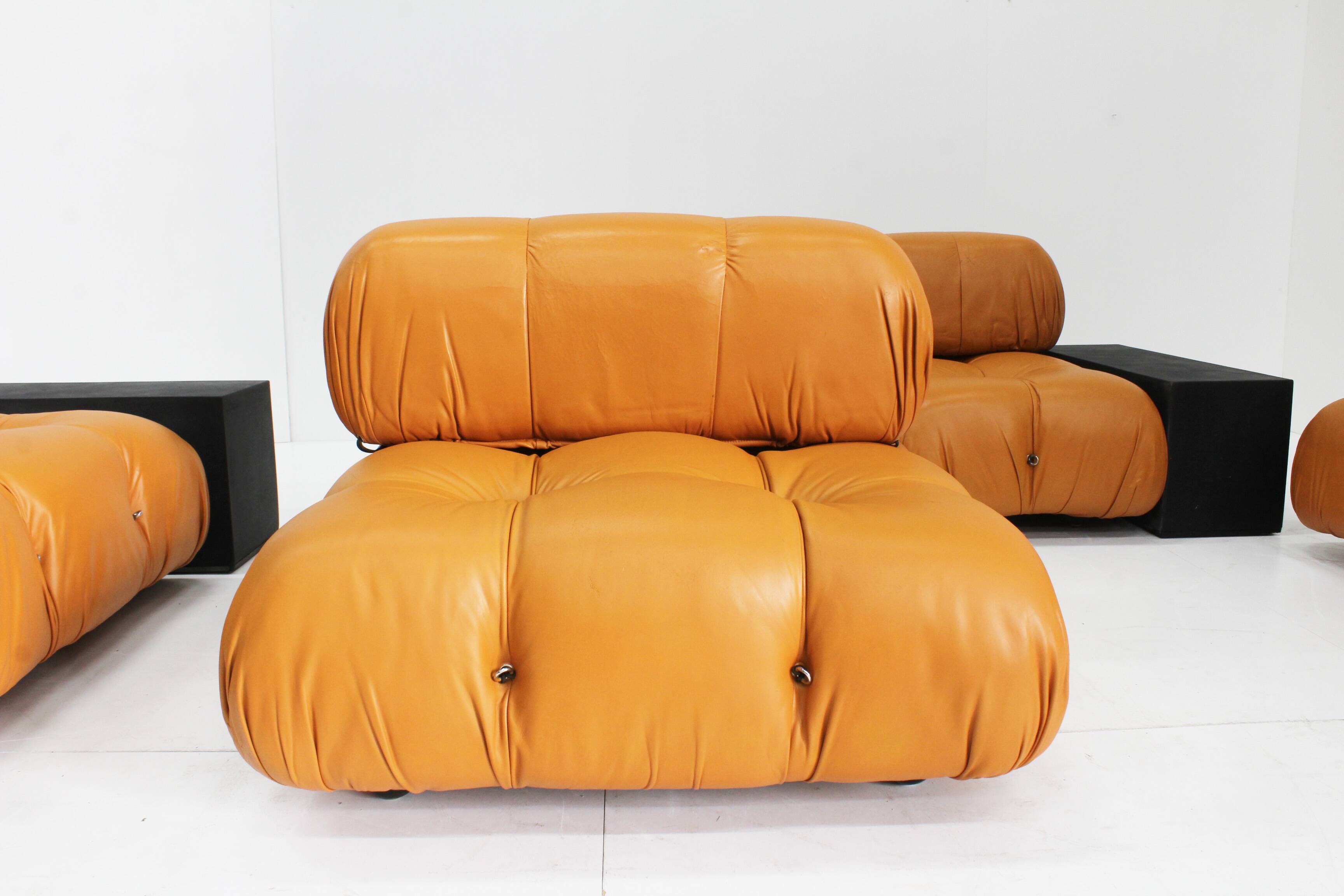 Canapé modulable Camaleonda en cuir cognac de Mario Bellini pour C&B ...