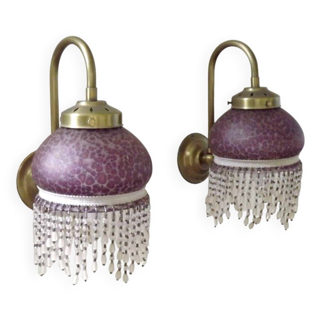 2 appliques murales en verre d’art violet du milieu du siècle avec abat ...