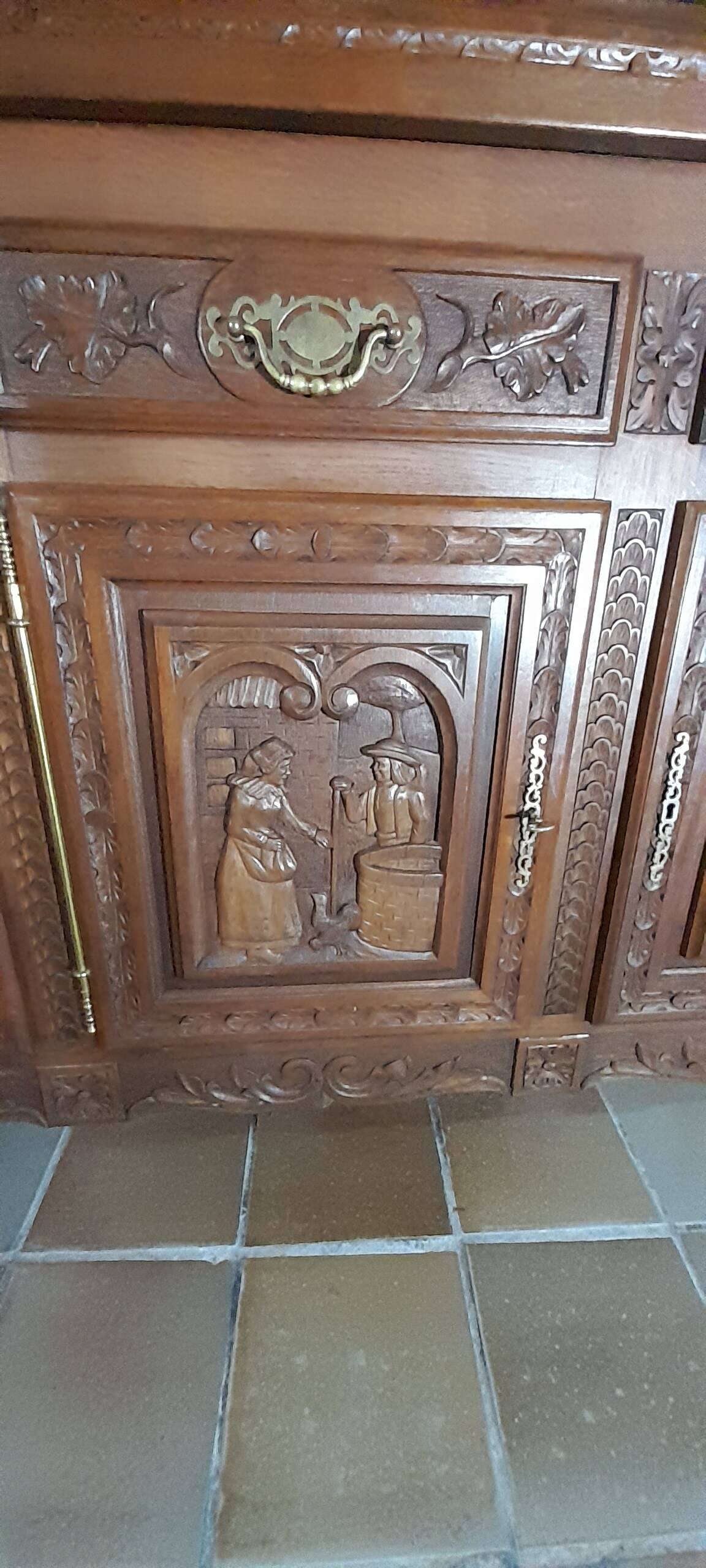 Meuble breton buffet 2 corps sculpté par un artisan breton en chêne avec 2 clés | Selency