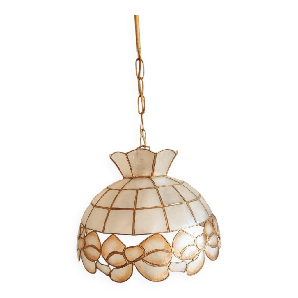 Suspension vintage en nacre et laiton doré motifs nœuds rose orangé ...