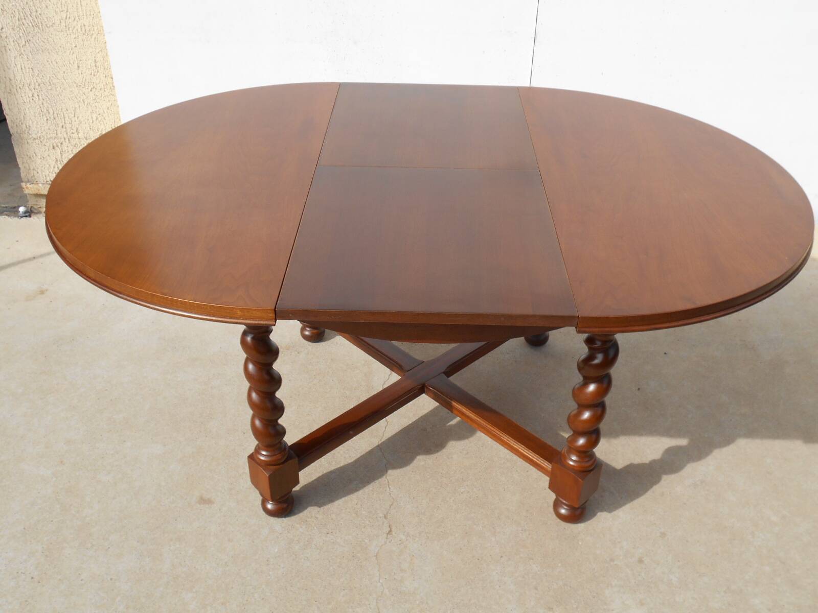 Table ronde avec rallonge intégrée | Selency