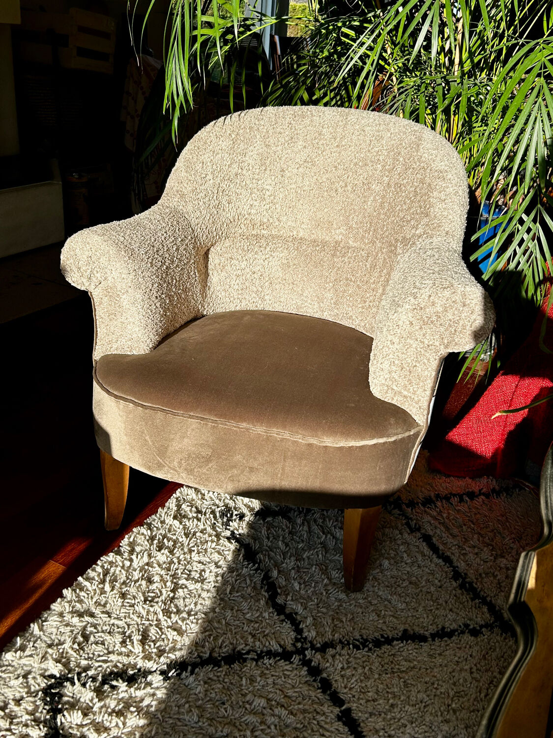 Fauteuil crapaud entièrement restauré beige et graphique | Selency
