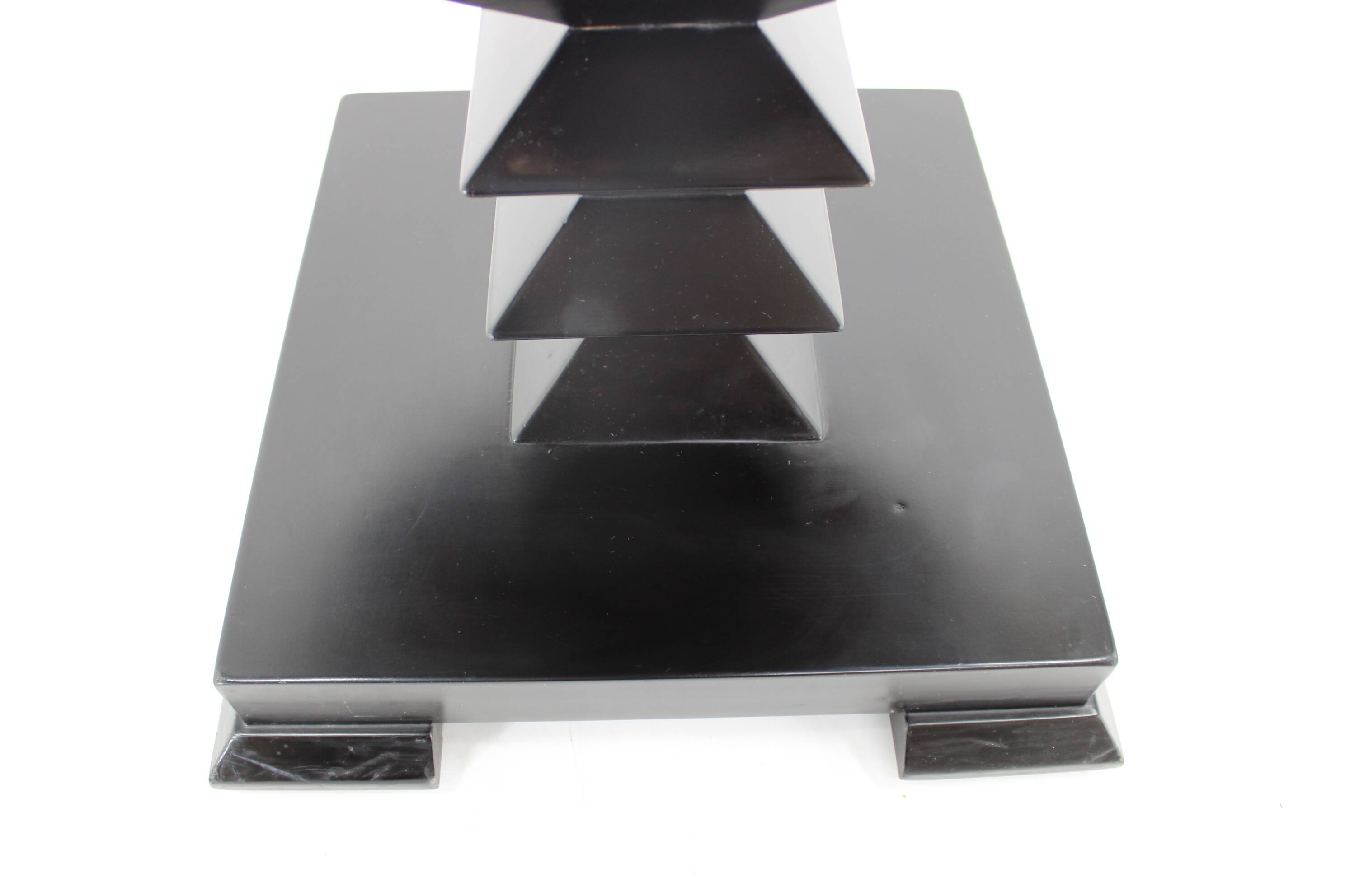 Table basse ronde de forme cubique des années 1980, 10 articles ...