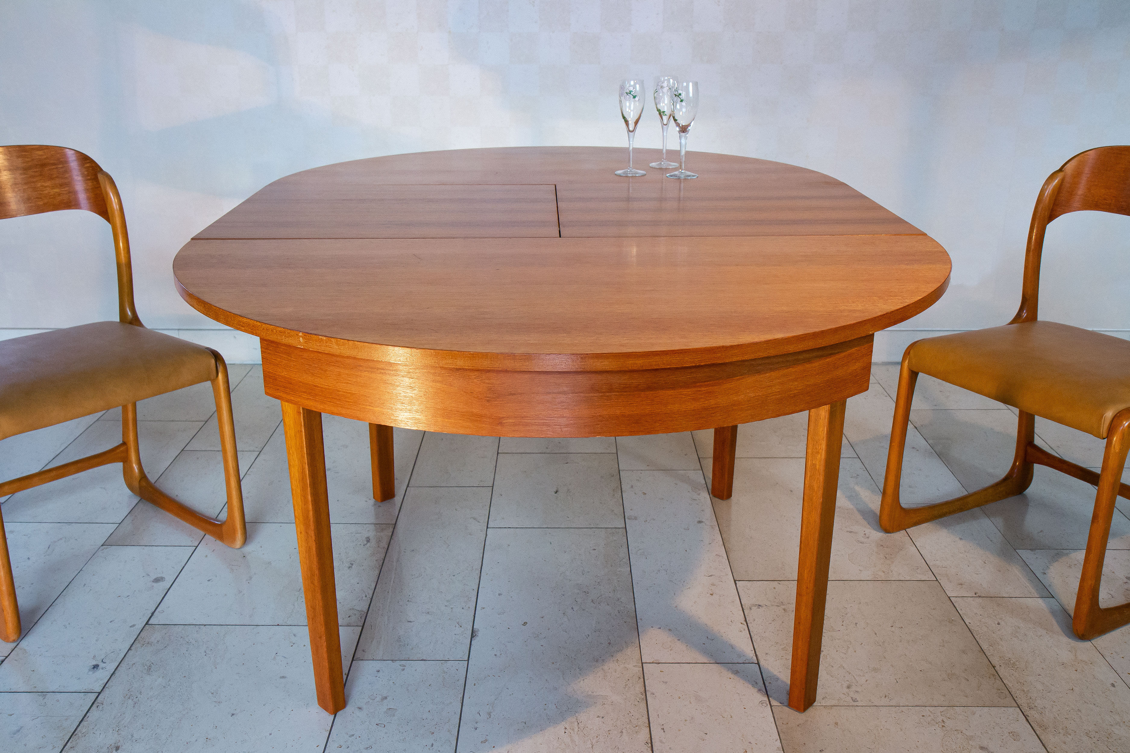 Table ronde avec rallonge éditée par LB design scandinave année 6 | Selency