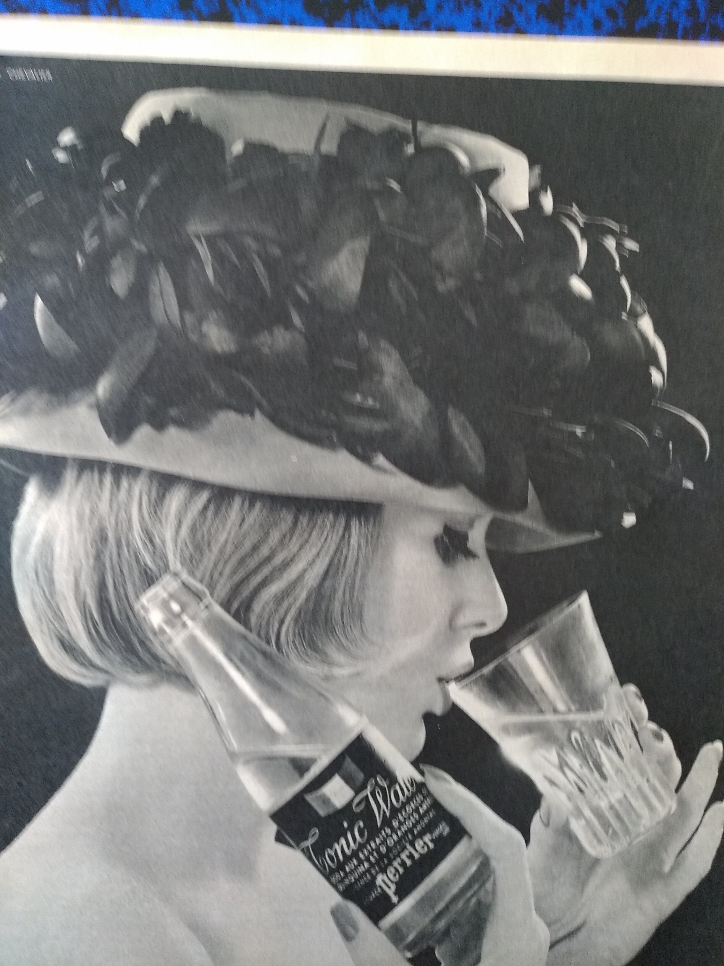Une publicité papier boisson eau Perrier Tonic Water issue revue d ...