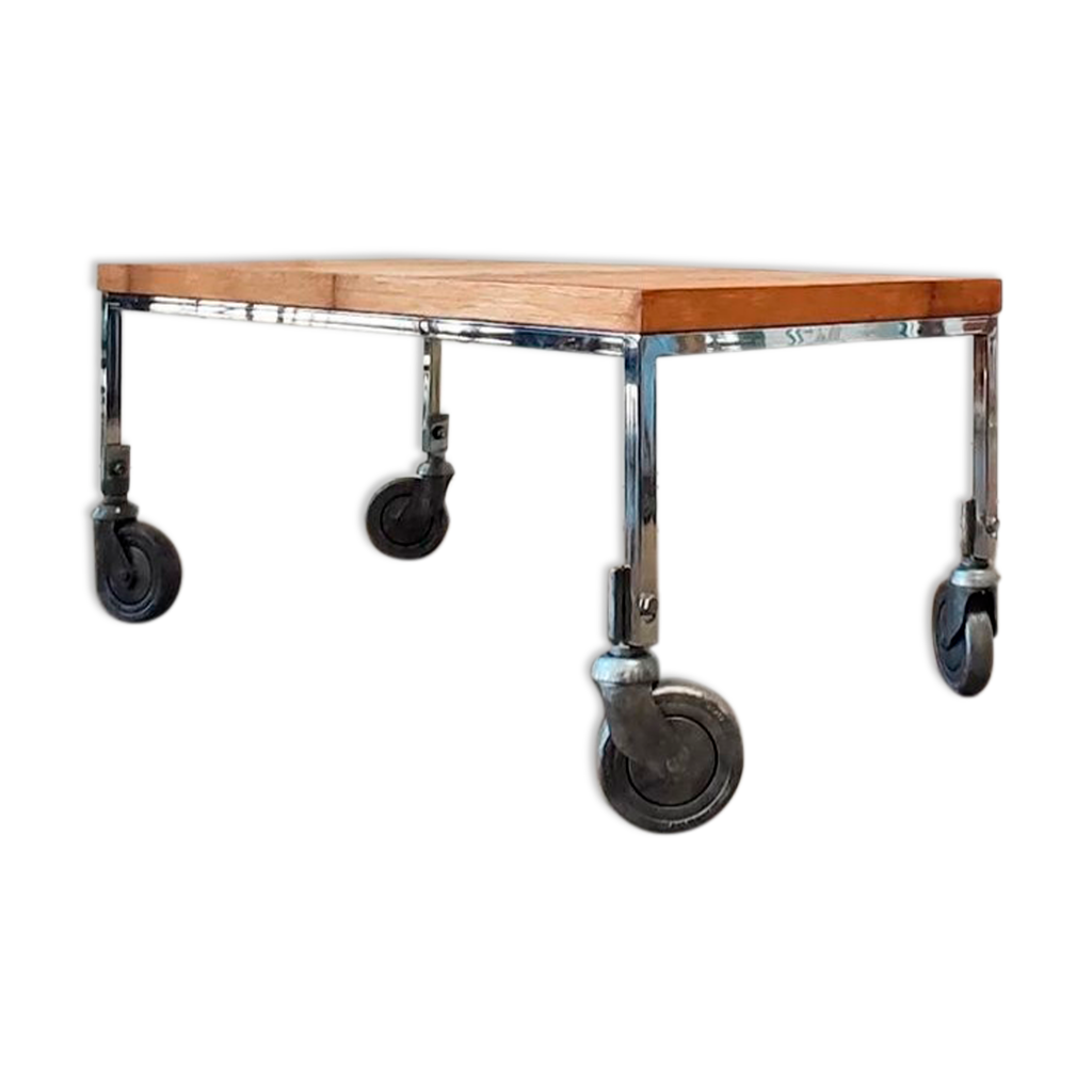 Table basse roulante en métal chromé et bois chêne huilé | Selency