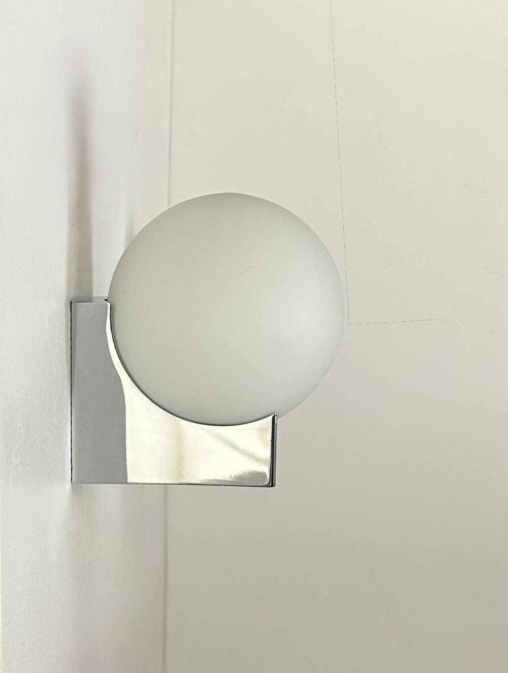 Paire d’appliques en métal chromé et opaline, France 1970 | Selency