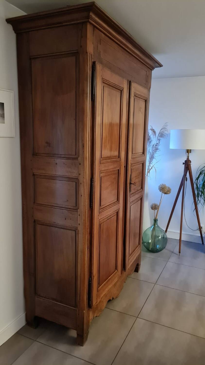 Grande armoire en bois massif | Selency