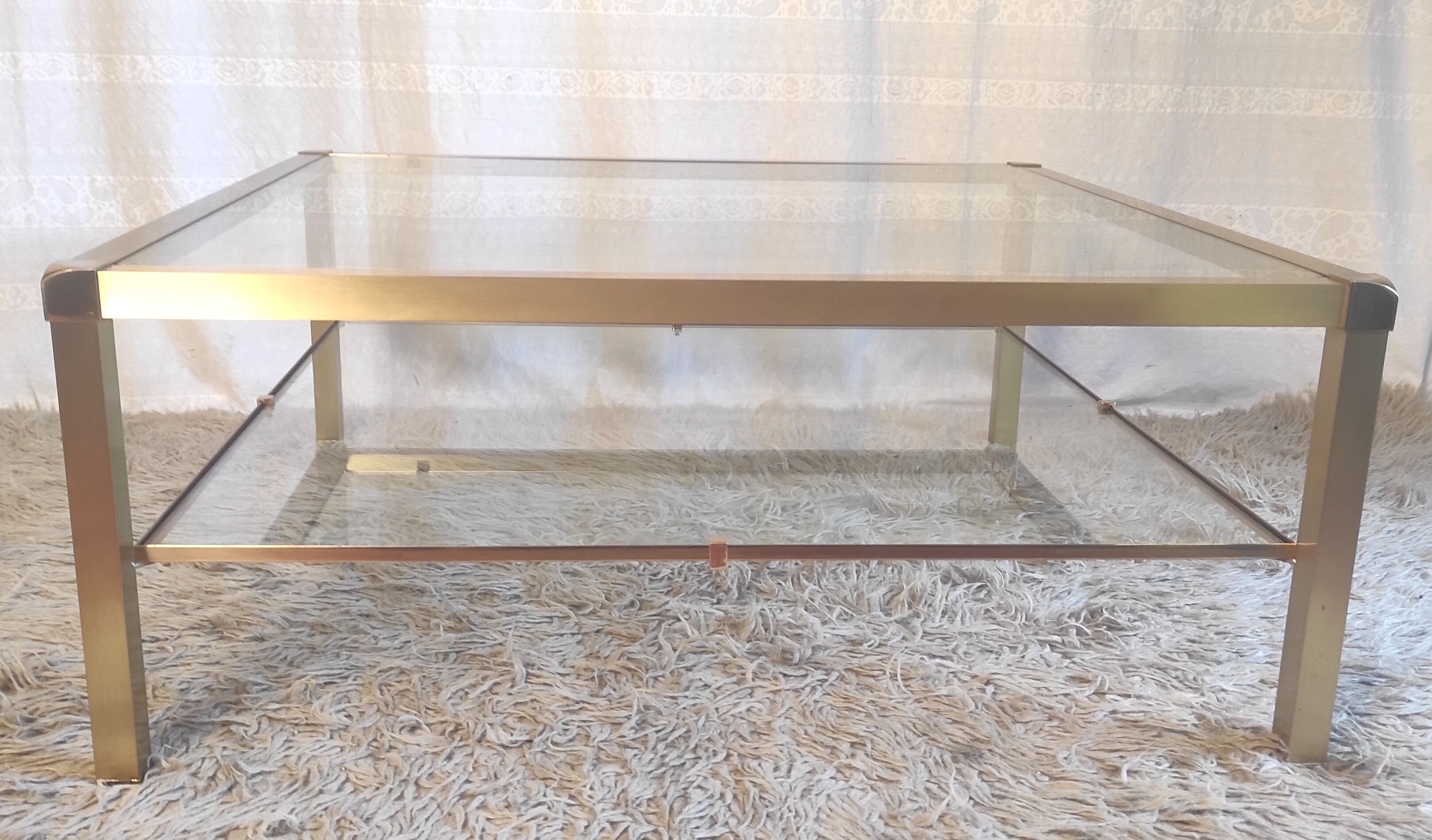 Table basse carré en laiton doré et verre par « Mara » (It.) – années ...