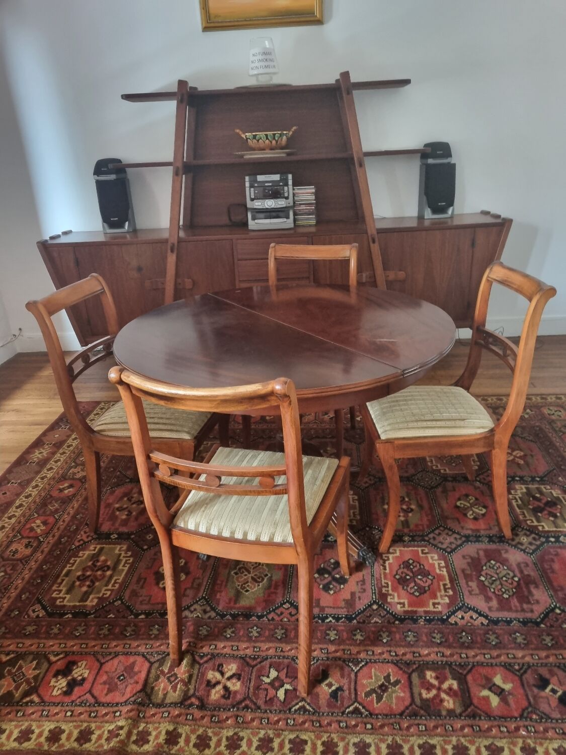 Salle à manger, table ronde et chaises | Selency