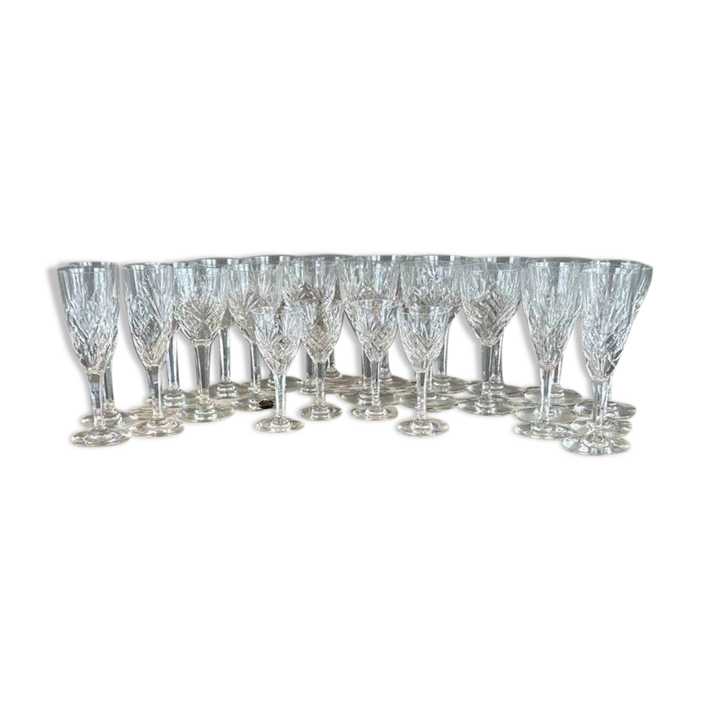 Service de verres en cristal saint louis modèle chantilly (26 pièces ...