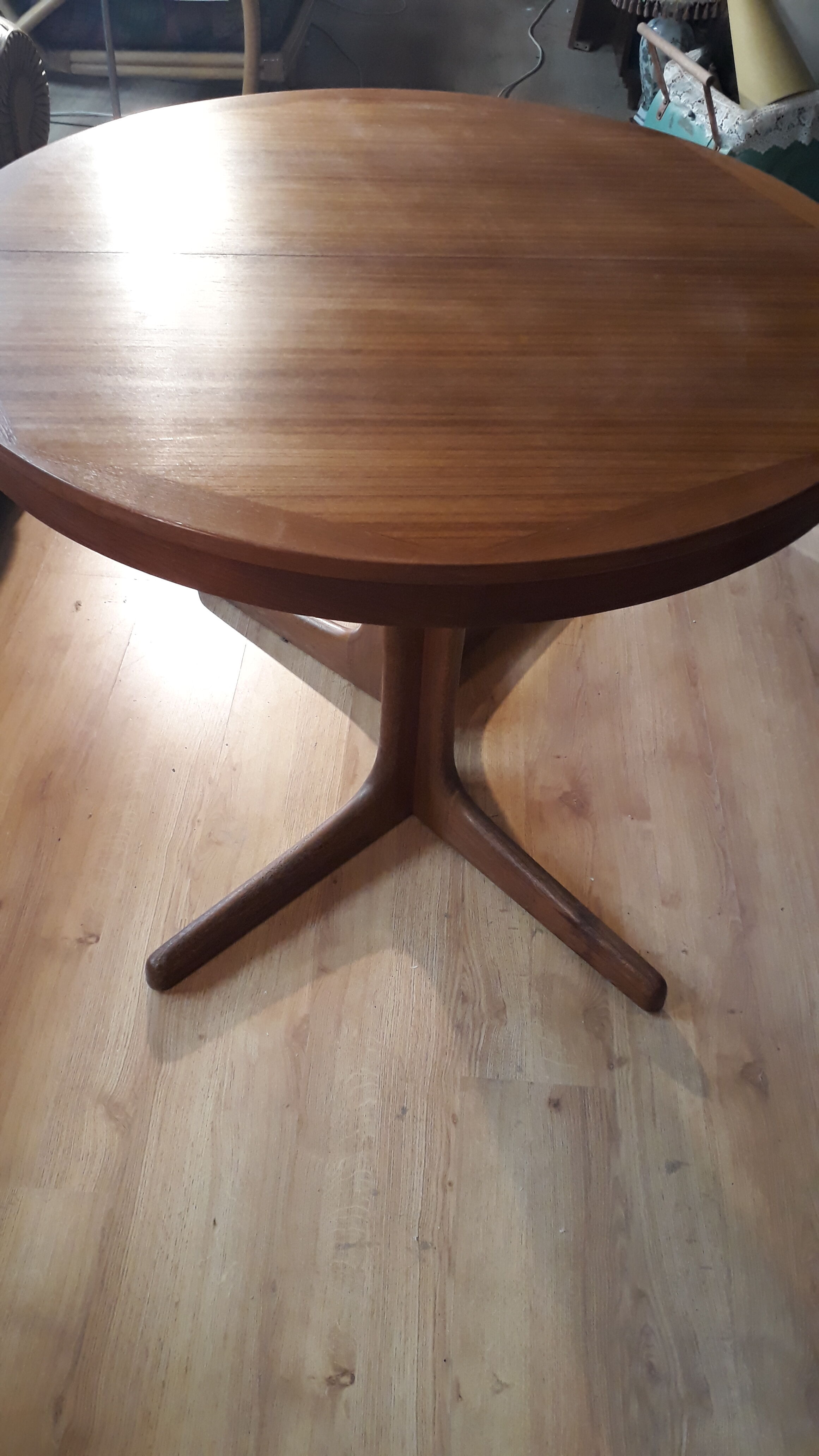 Table ronde avec rallonge Baumann 1970 | Selency