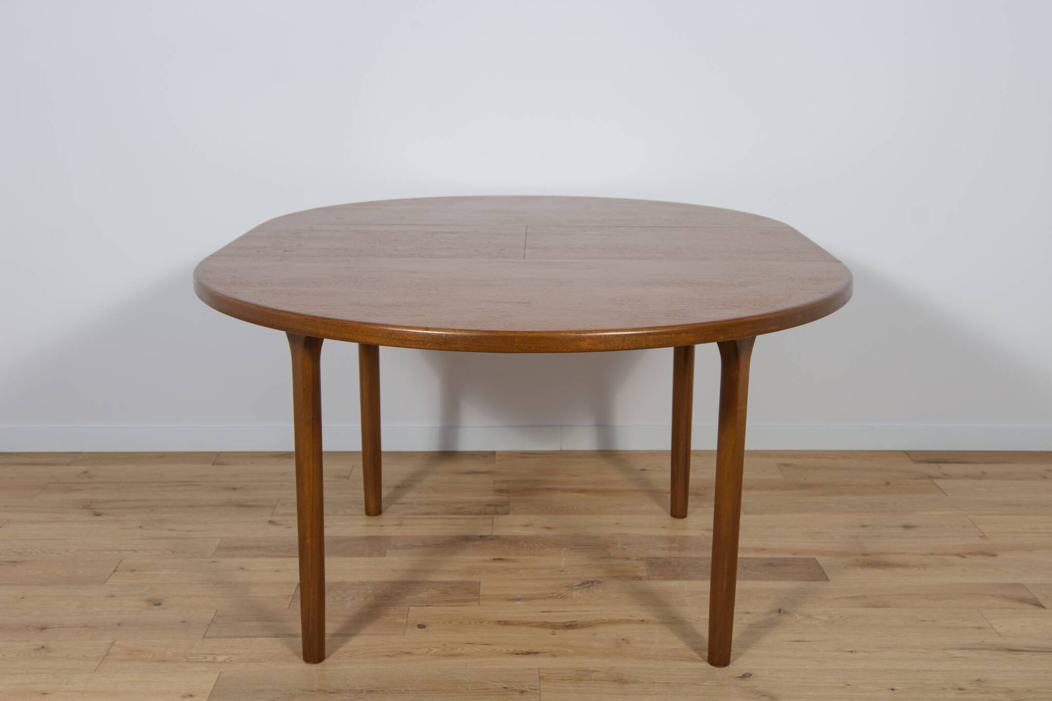 Mid-Century Round Extendable Dining Table from McIntosh, 1960s | Selency