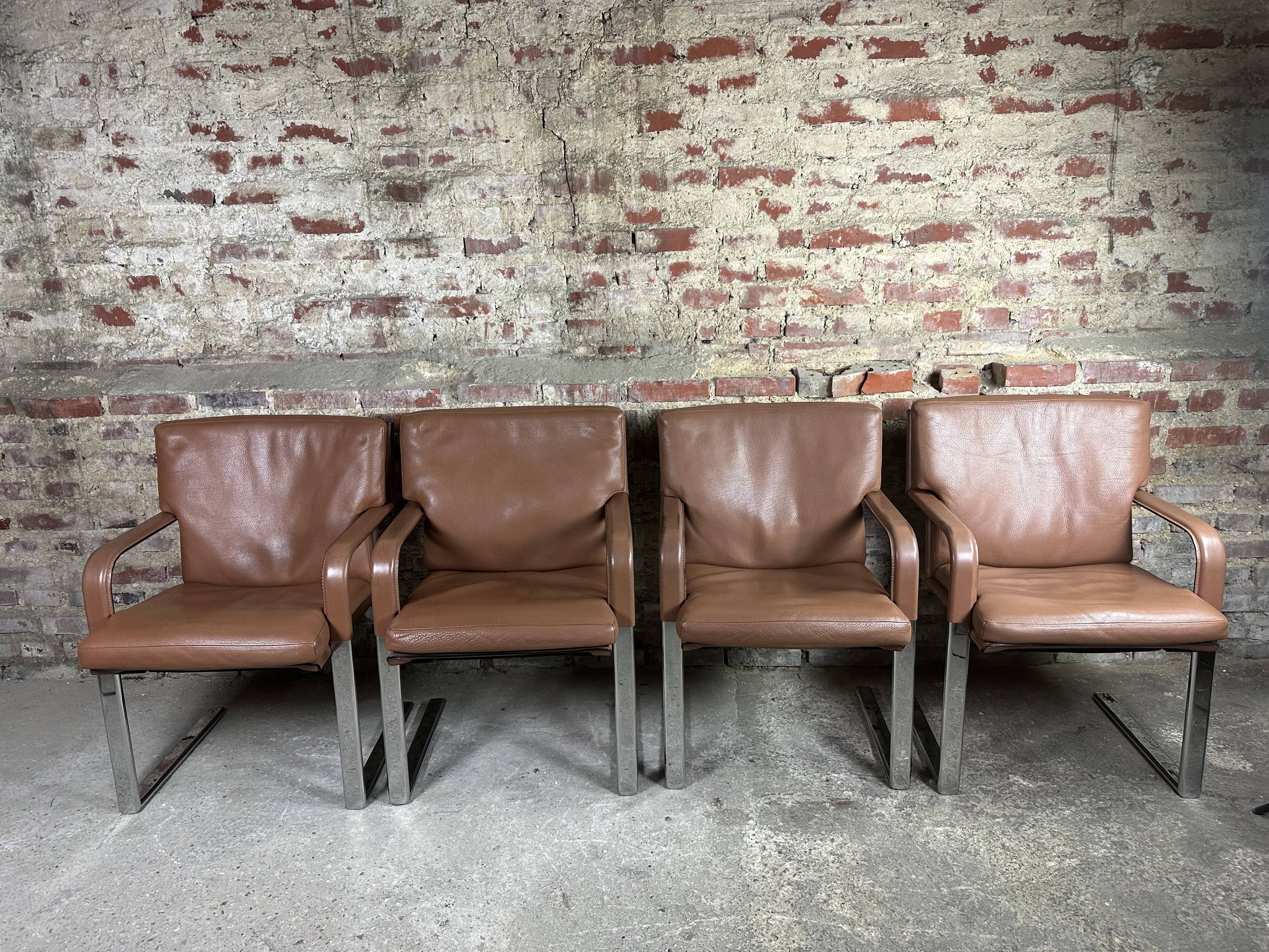 Lot de 4 fauteuils par Mattéo Grassi modèle Carol | Selency