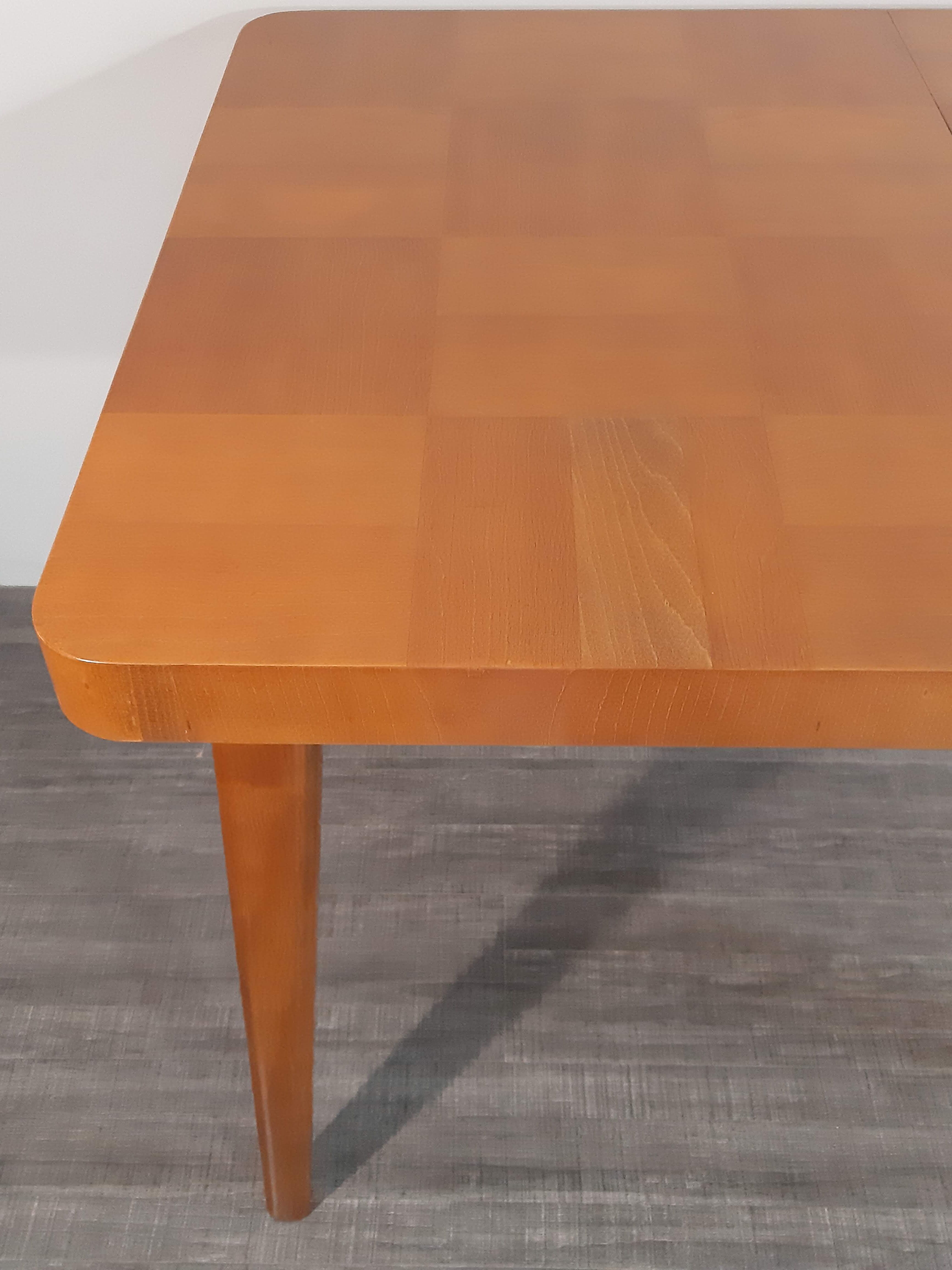 Table extensible plateau damier en merisier, vintage Tchèque 1950 | Selency