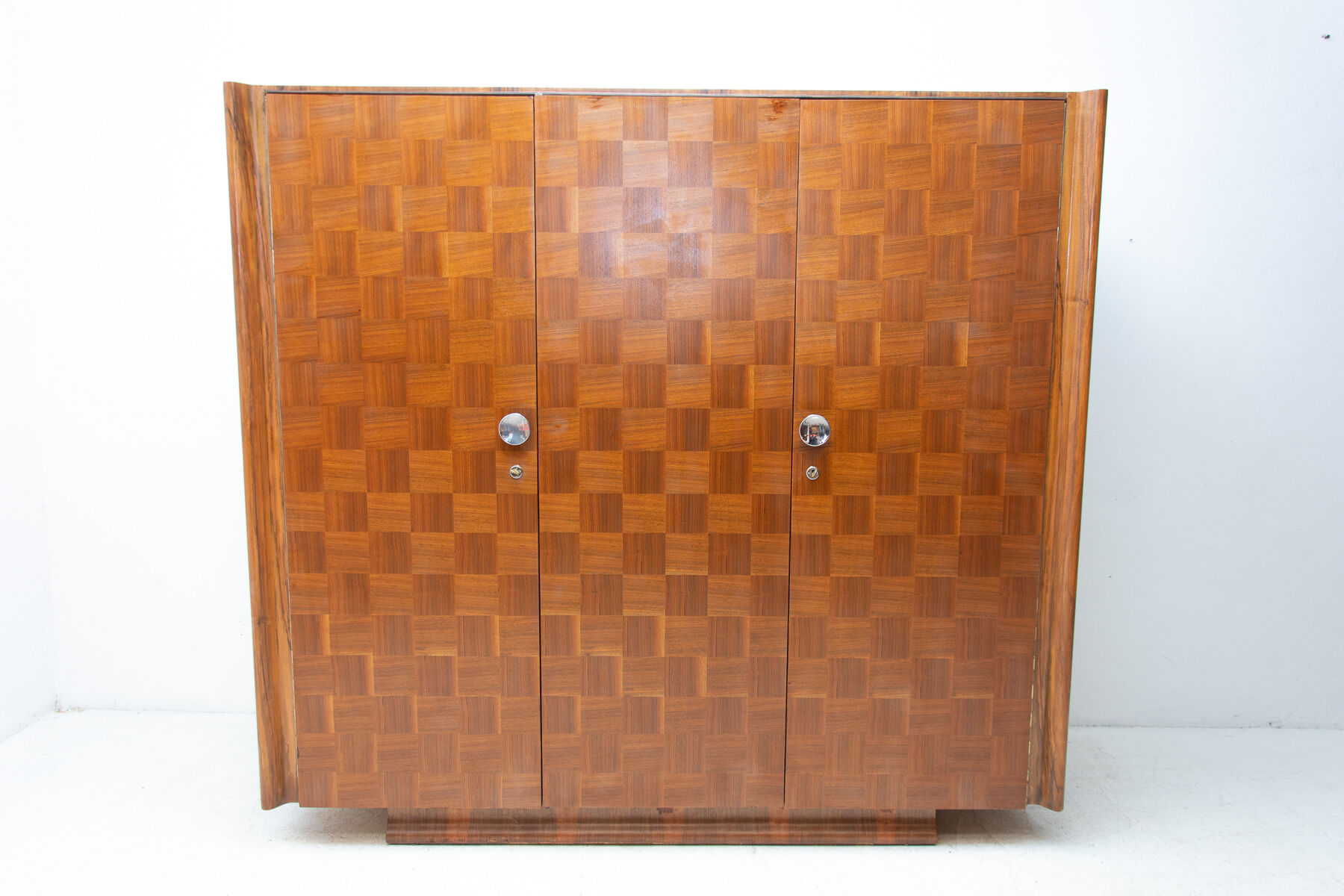 Garde-robe art déco entièrement restaurée par Jindřich Halabala pour Up ...