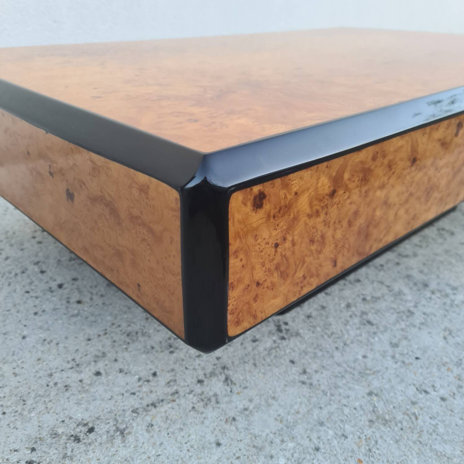 Table basse Roche Bobois 1970 en Loupe d'orme | Selency