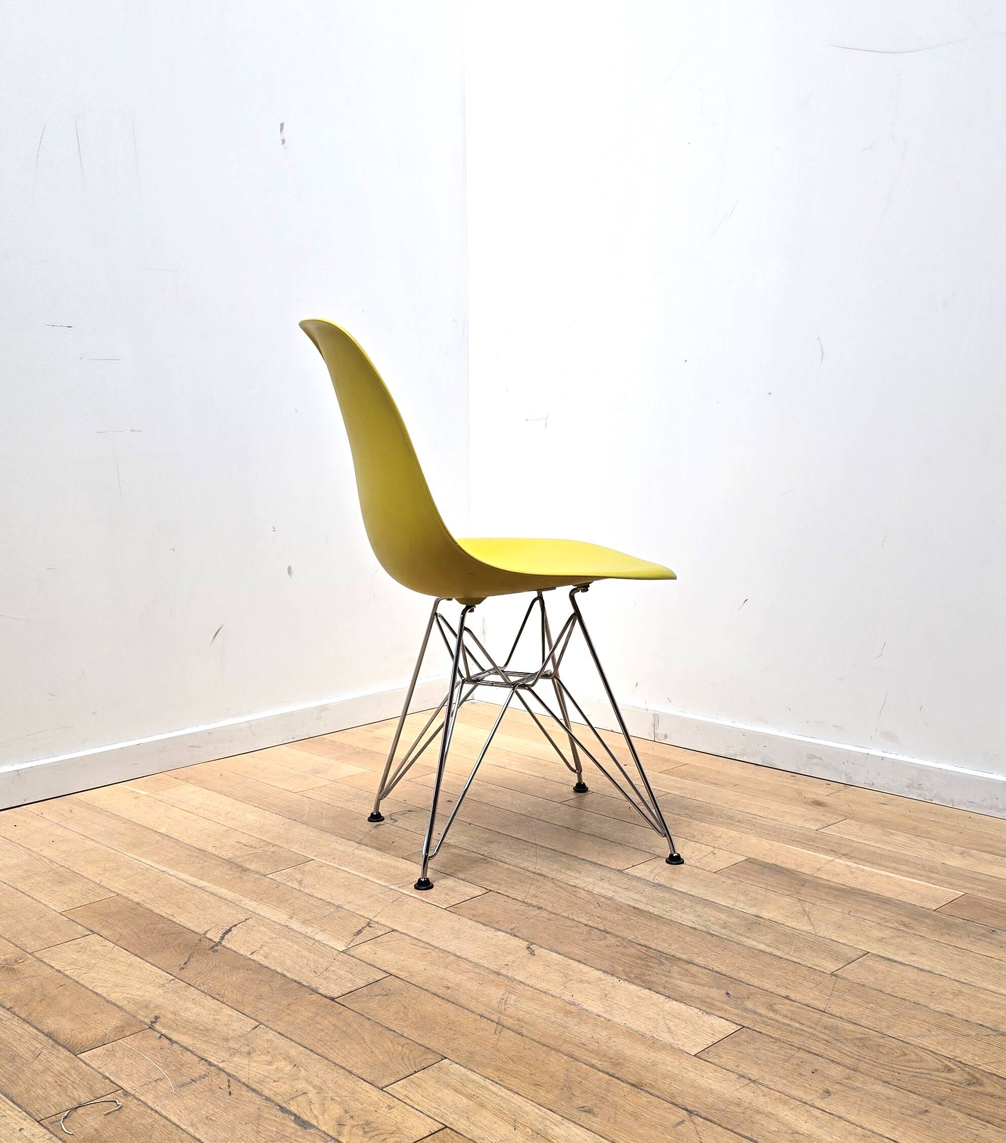 Suite de 10 chaises DSR, Charles & Ray Eames | Selency