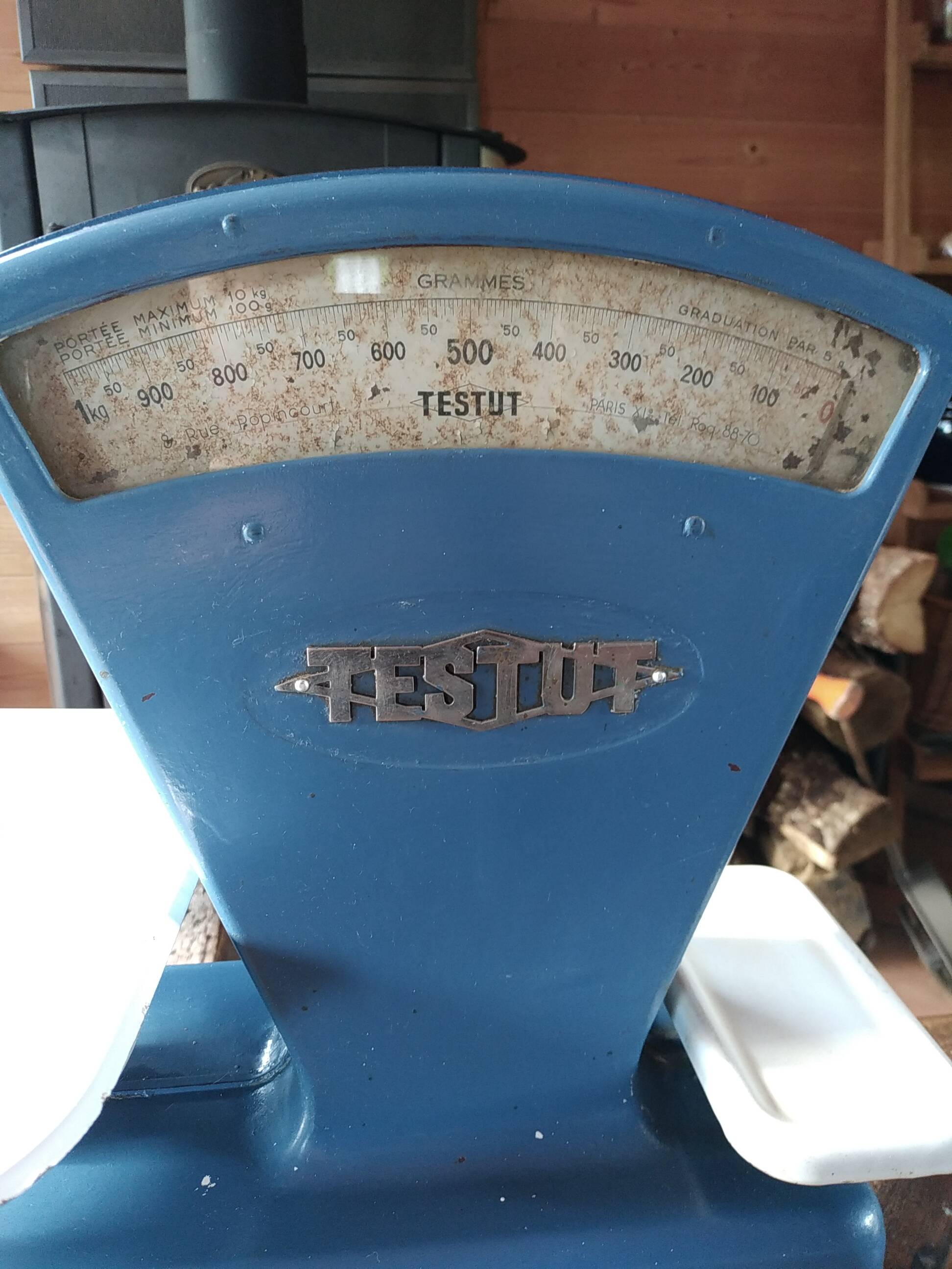 Balance Testut avec plateaux en tole émaillée. | Selency