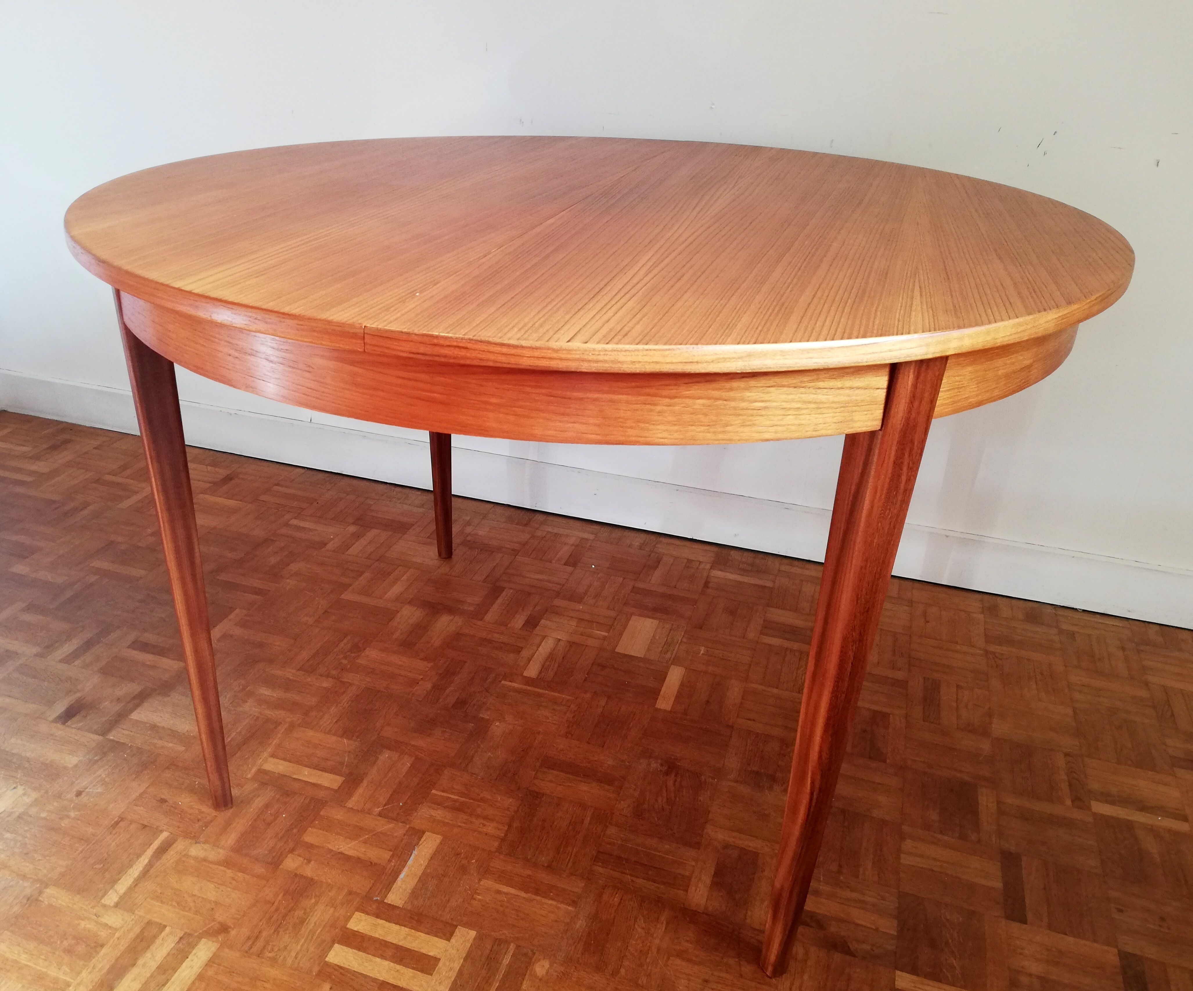Table ronde rénovée extensible scandinave | Selency