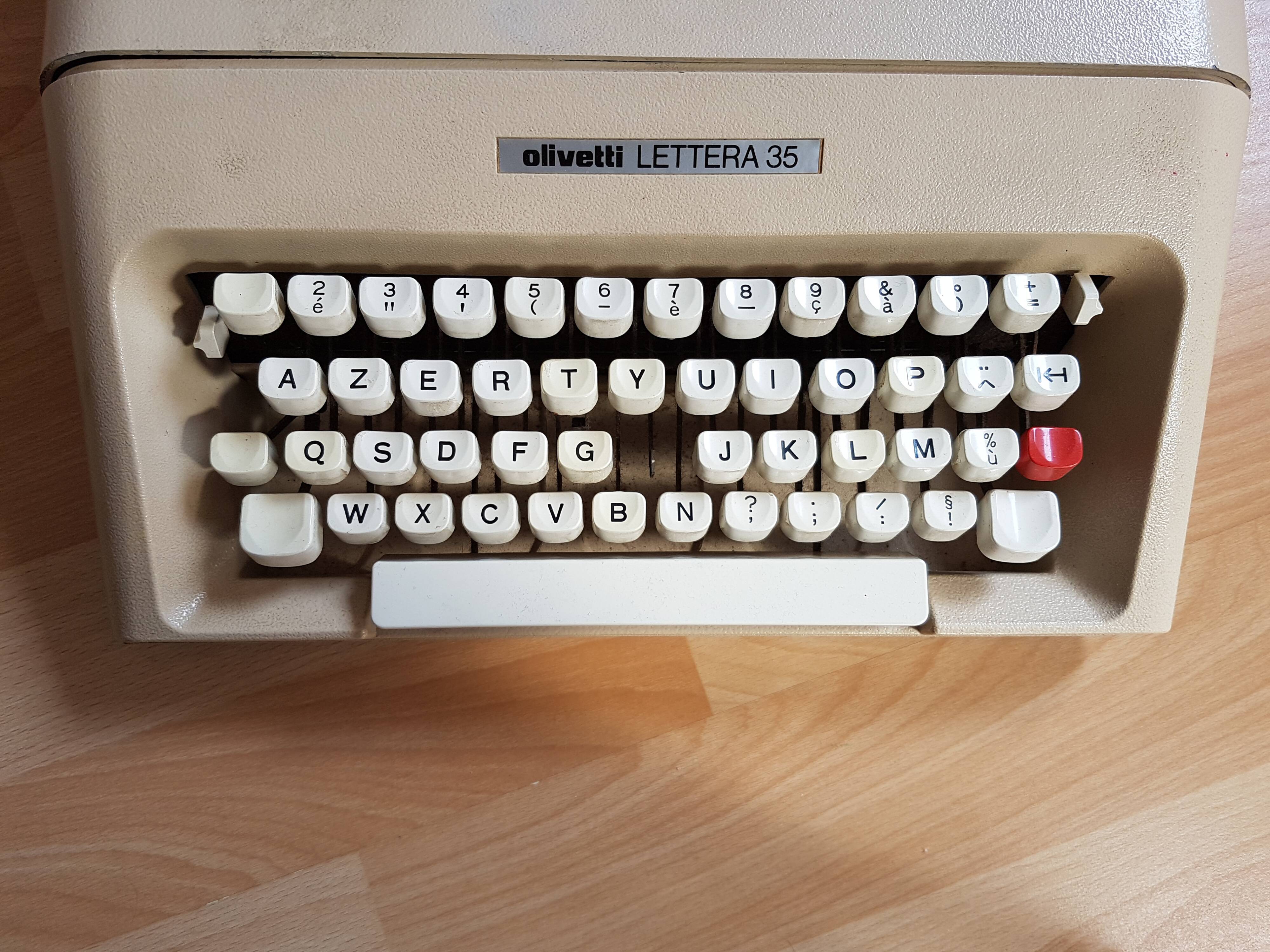Machine à écrire Olivetti Lettera 35 | Selency