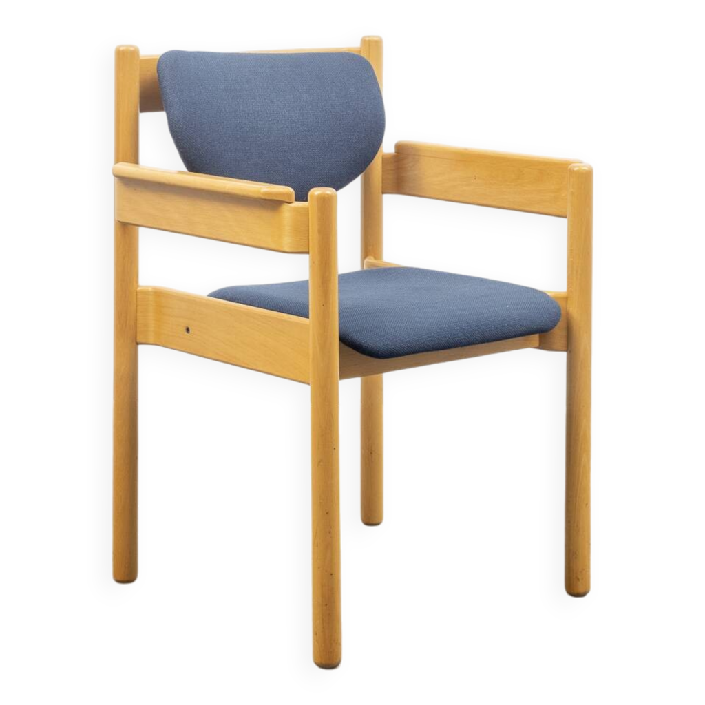 Une chaise avec accoudoirs Wilde & Spieth, bois massif année 80, 4 ...