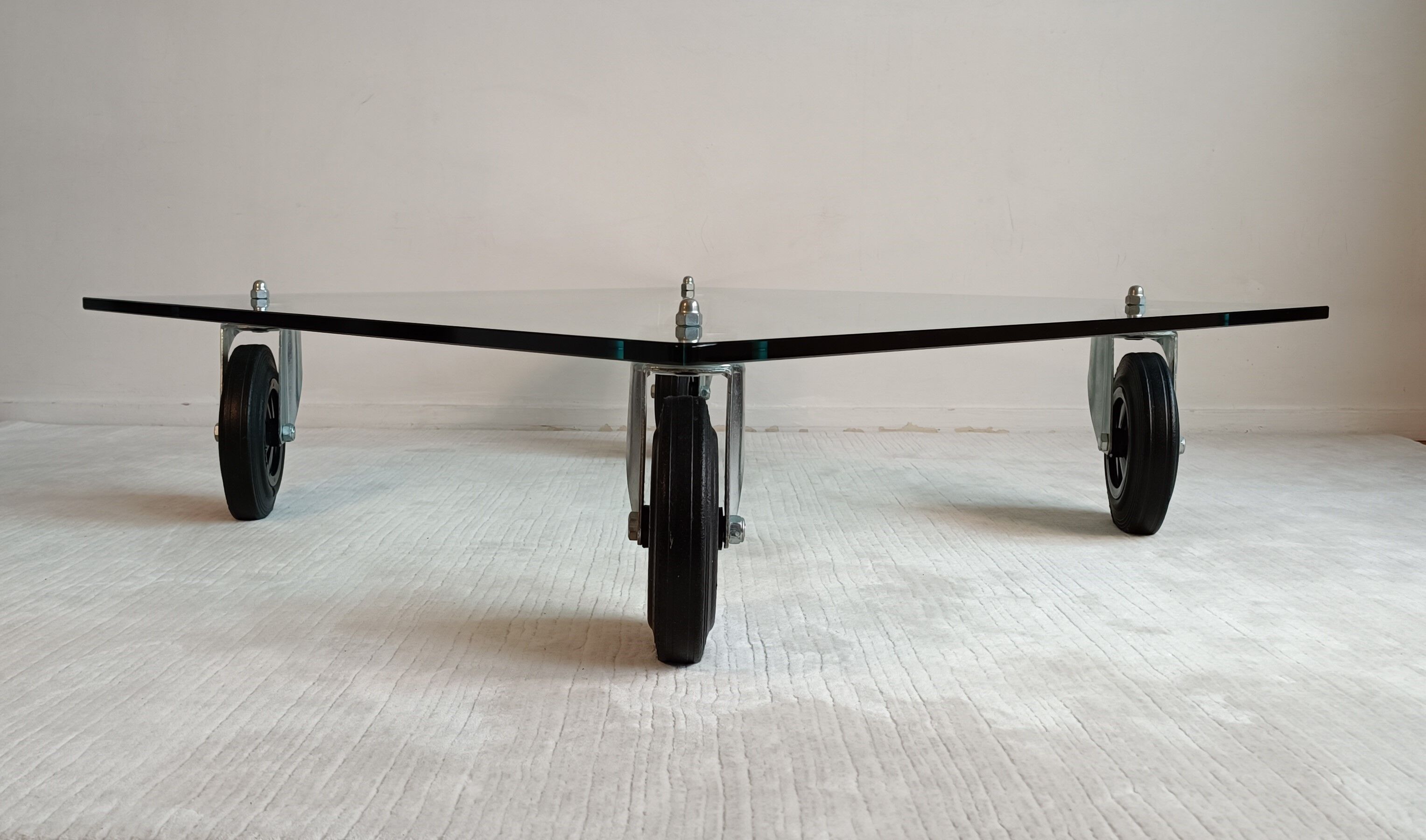 Table basse ‘’Tavolo Con Ruote ‘’ design Gae Aulenti, Fontana Arte ...