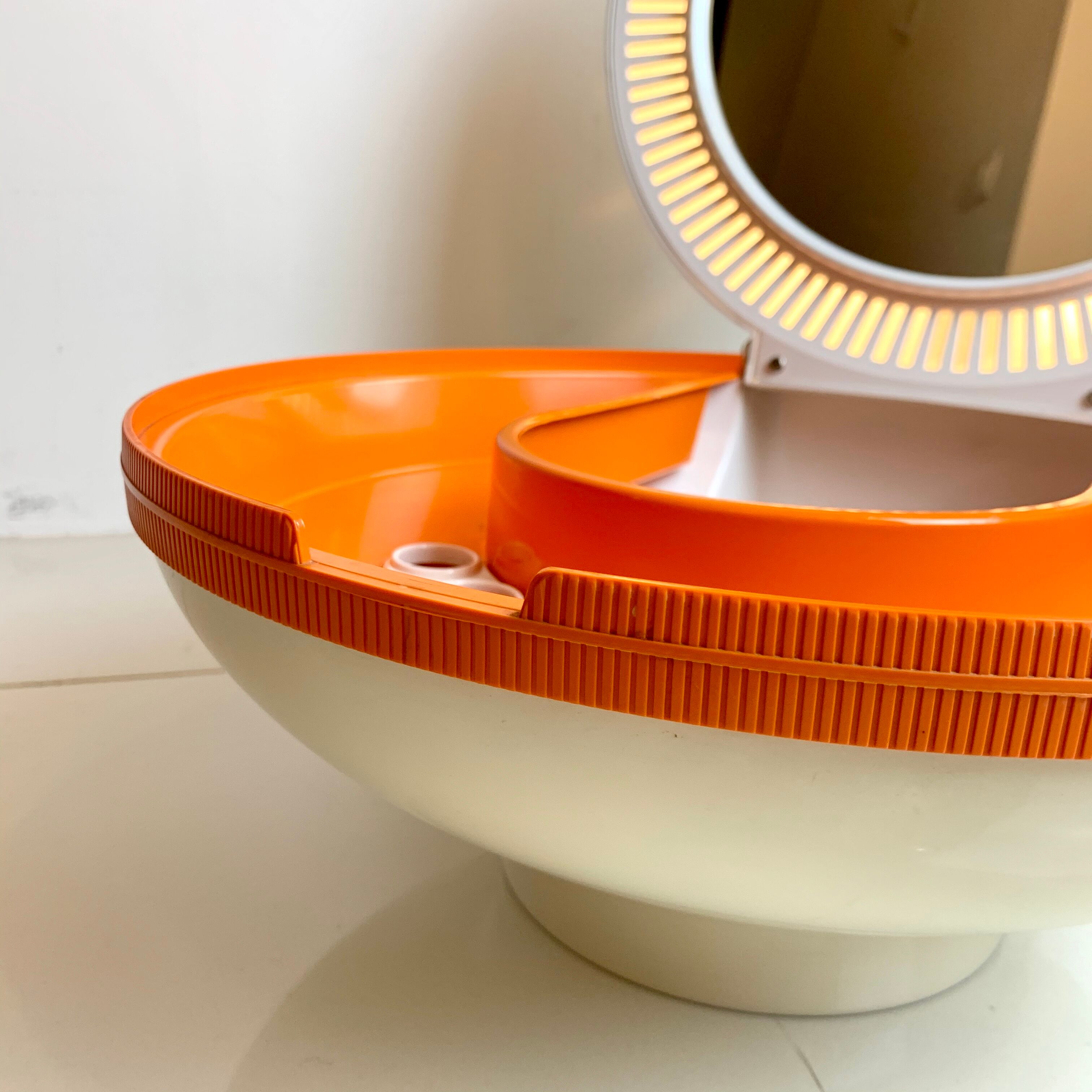 Coiffeuse de table rétroéclairée "ovni" pour flair | Selency